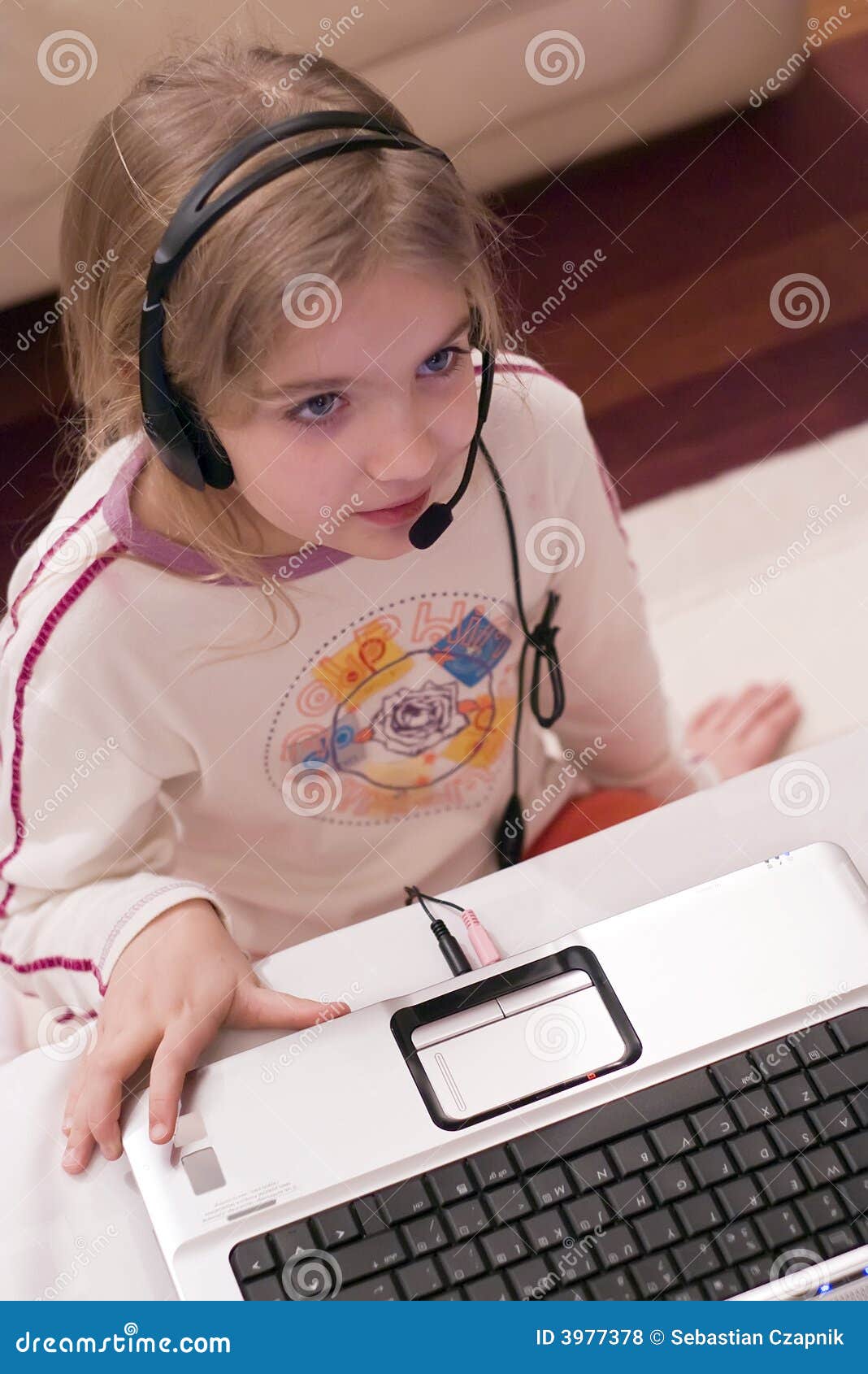 Girl and laptop computer stock photo. Image of playing - 3977378