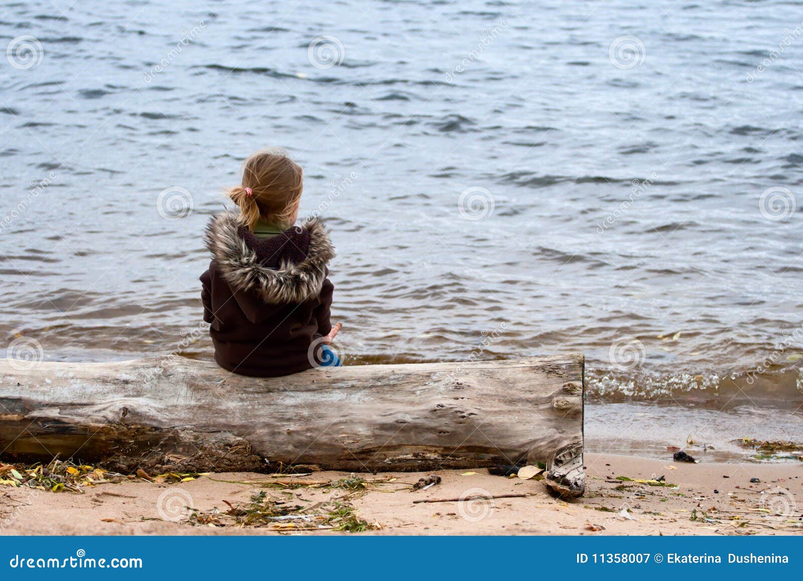 Girl look at the water stock image. Image of autumn, healthy - 11358007