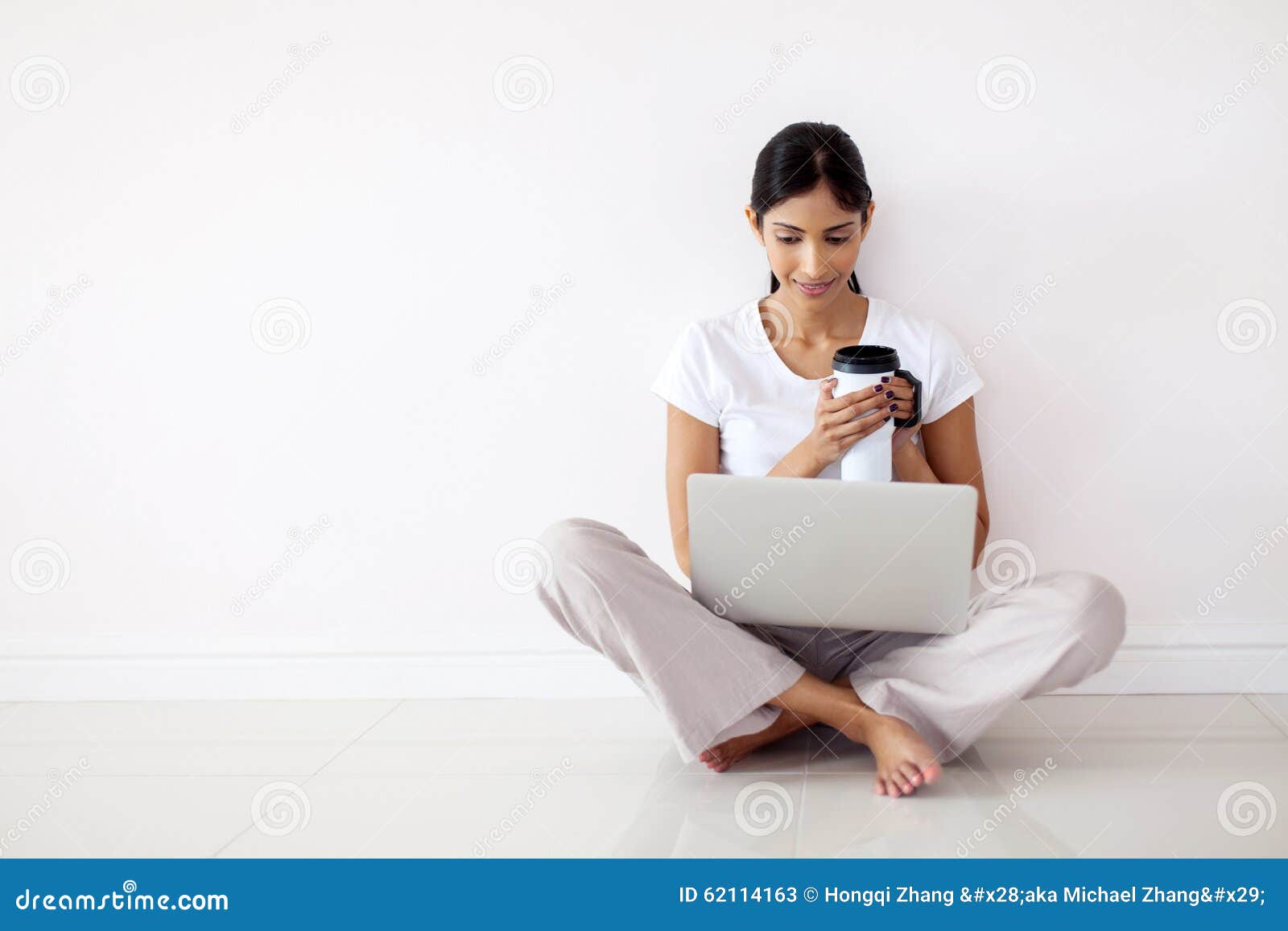 Girl Looking Laptop Screen Stock Image Image Of Gorgeous 62114163
