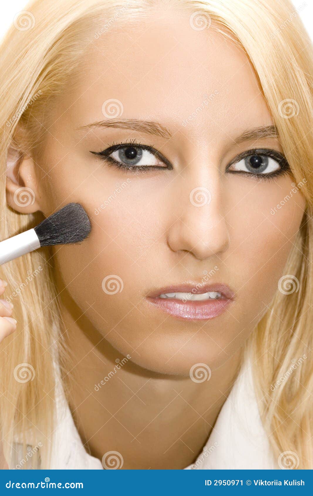 Girl make her make-up stock image. Image of brush, facial - 2950971