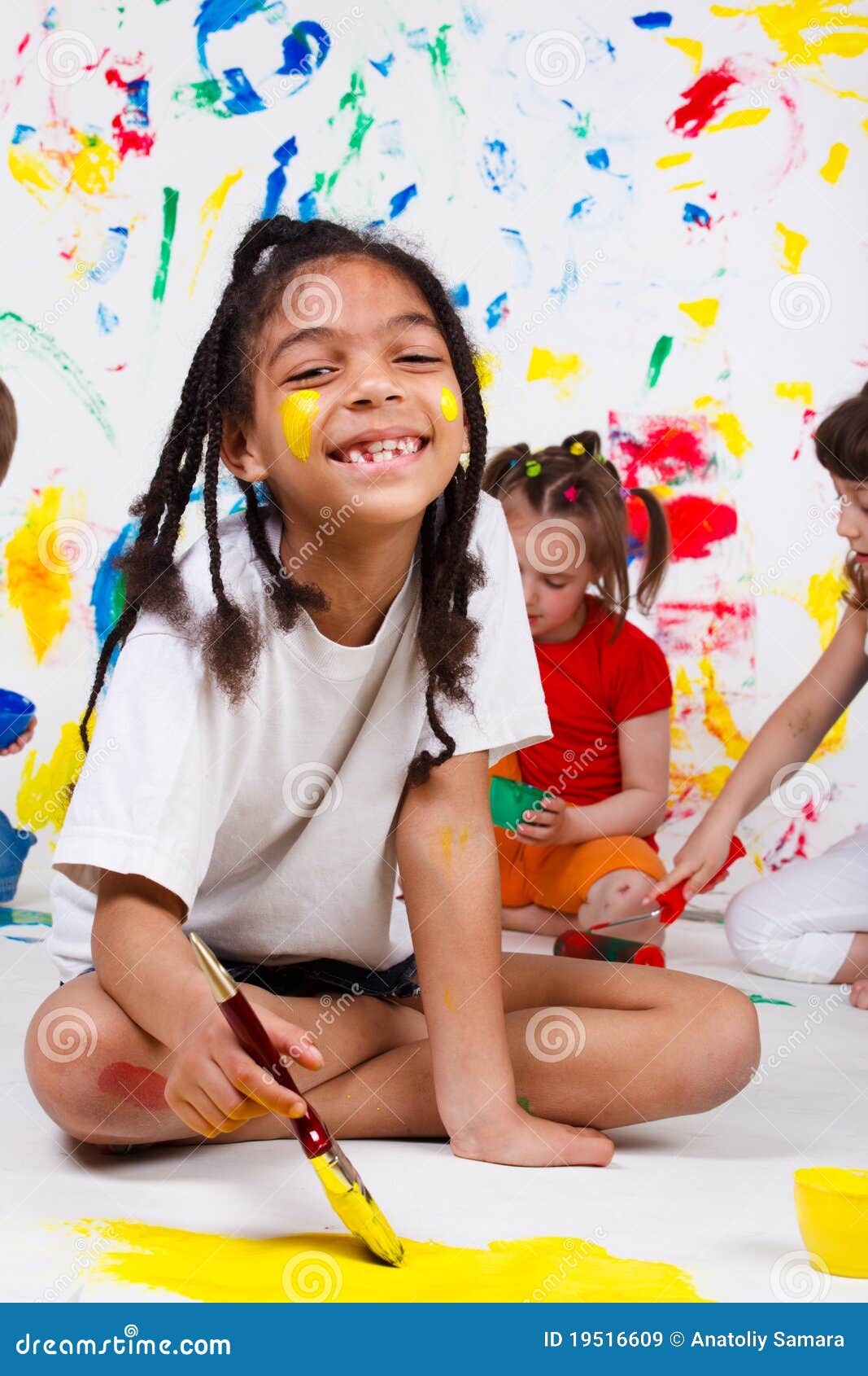 Girl painting stock image. Image of milticolor, drawing - 19516609