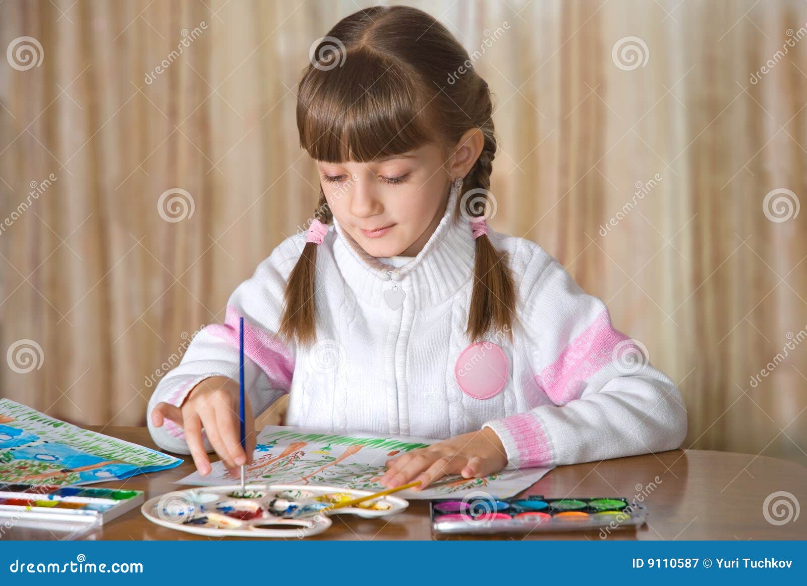 The Girl Painting a Picture Stock Image - Image of little, lovable: 9110587
