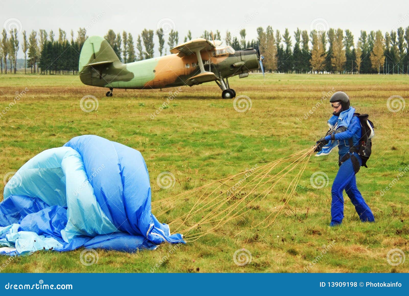 Girl, Parachute and Aircraft Stock Photo - Image of parachuters, summer ...