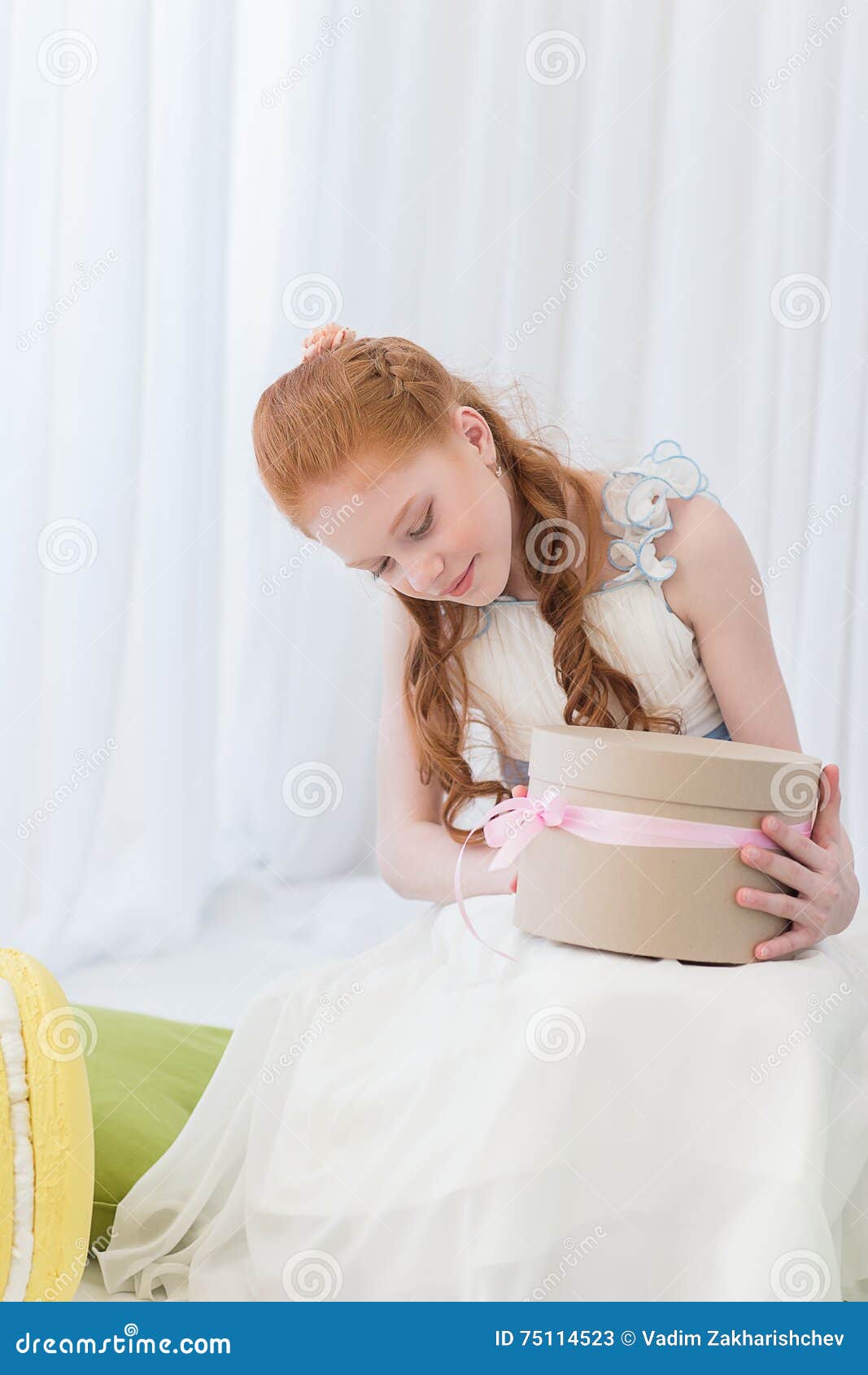 Girl playing with gift box stock image. Image of face - 75114523