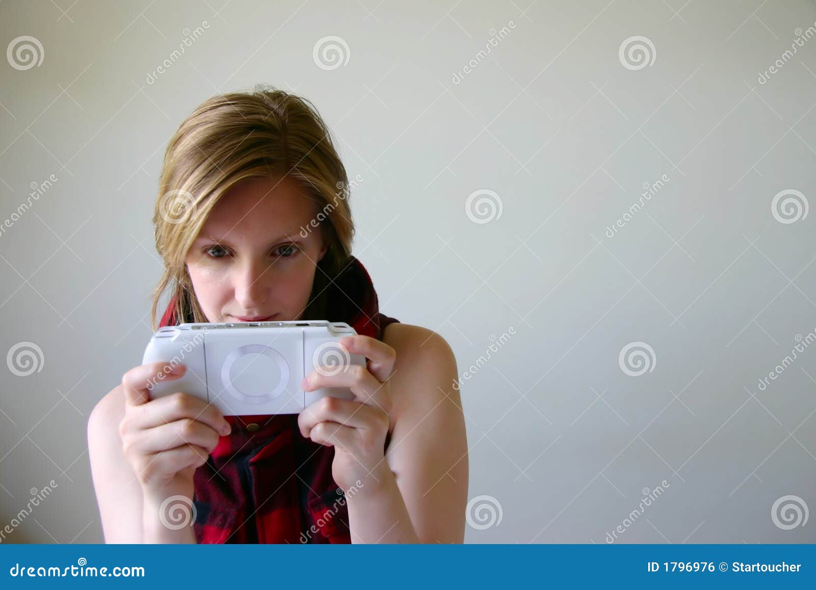Girl Playing Handheld Game Console Editorial Photo - Image of nintendo ...