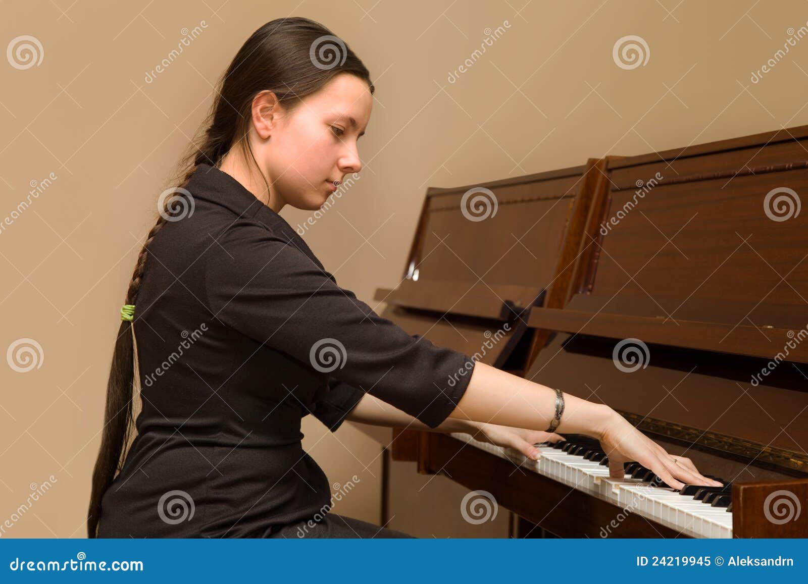 The girl playing the piano stock image. Image of keyboard - 24219945