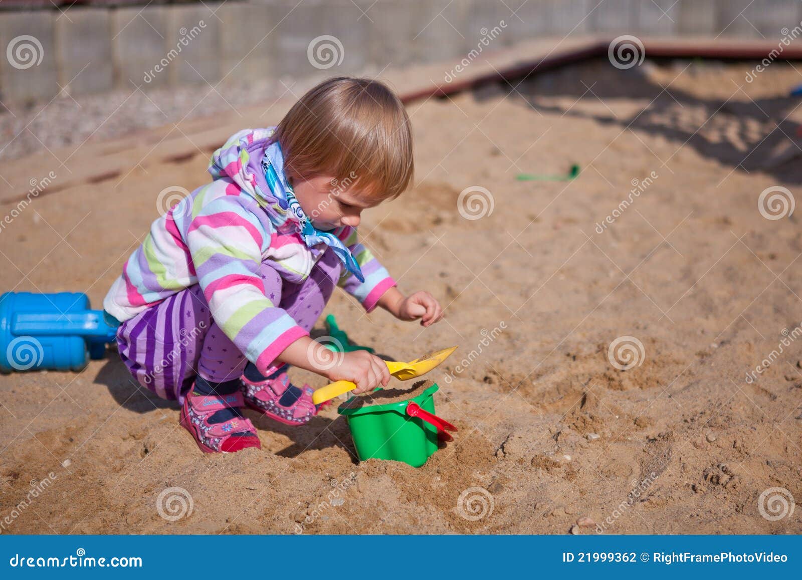 The Girl Playing To a Sandbox Stock Photo - Image of outdoors, hands ...