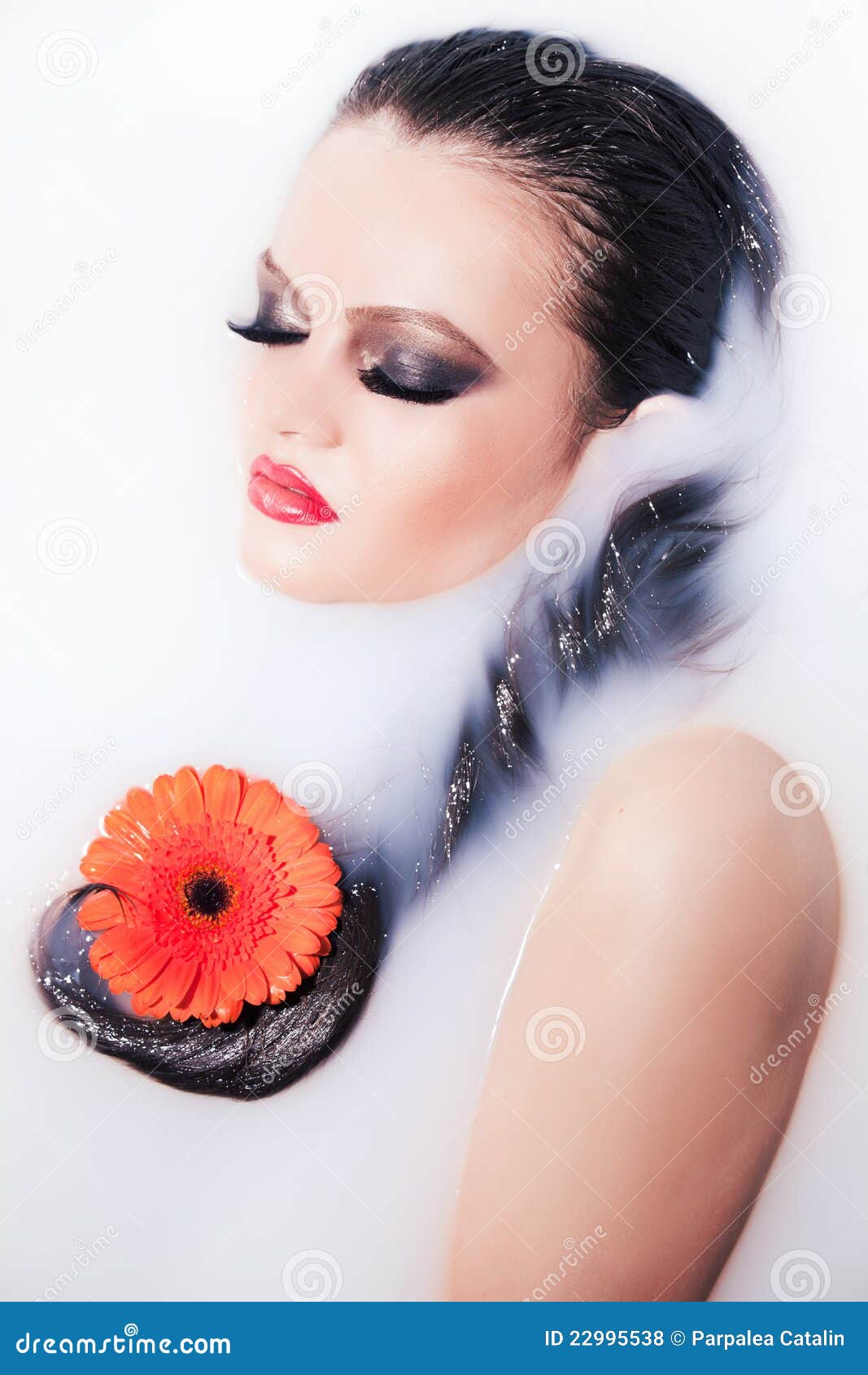 Girl portrait in water stock photo. Image of water, fashion - 22995538