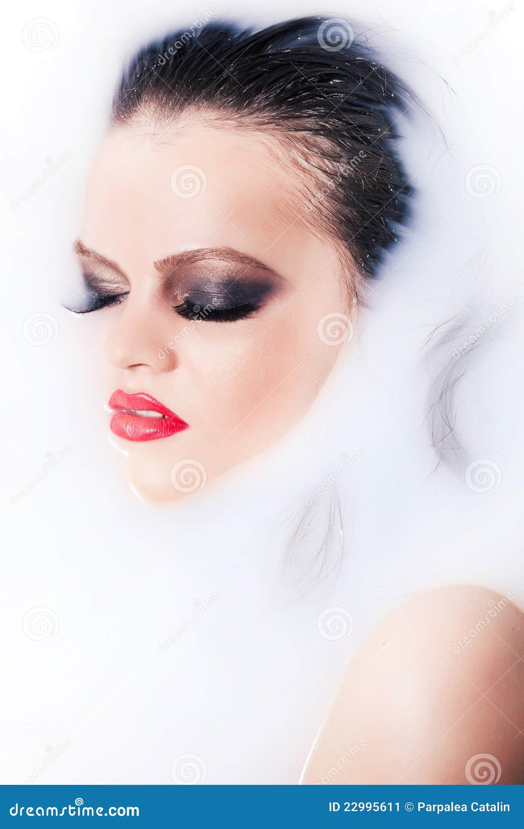 Girl portrait in water stock image. Image of beauty, hair - 22995611