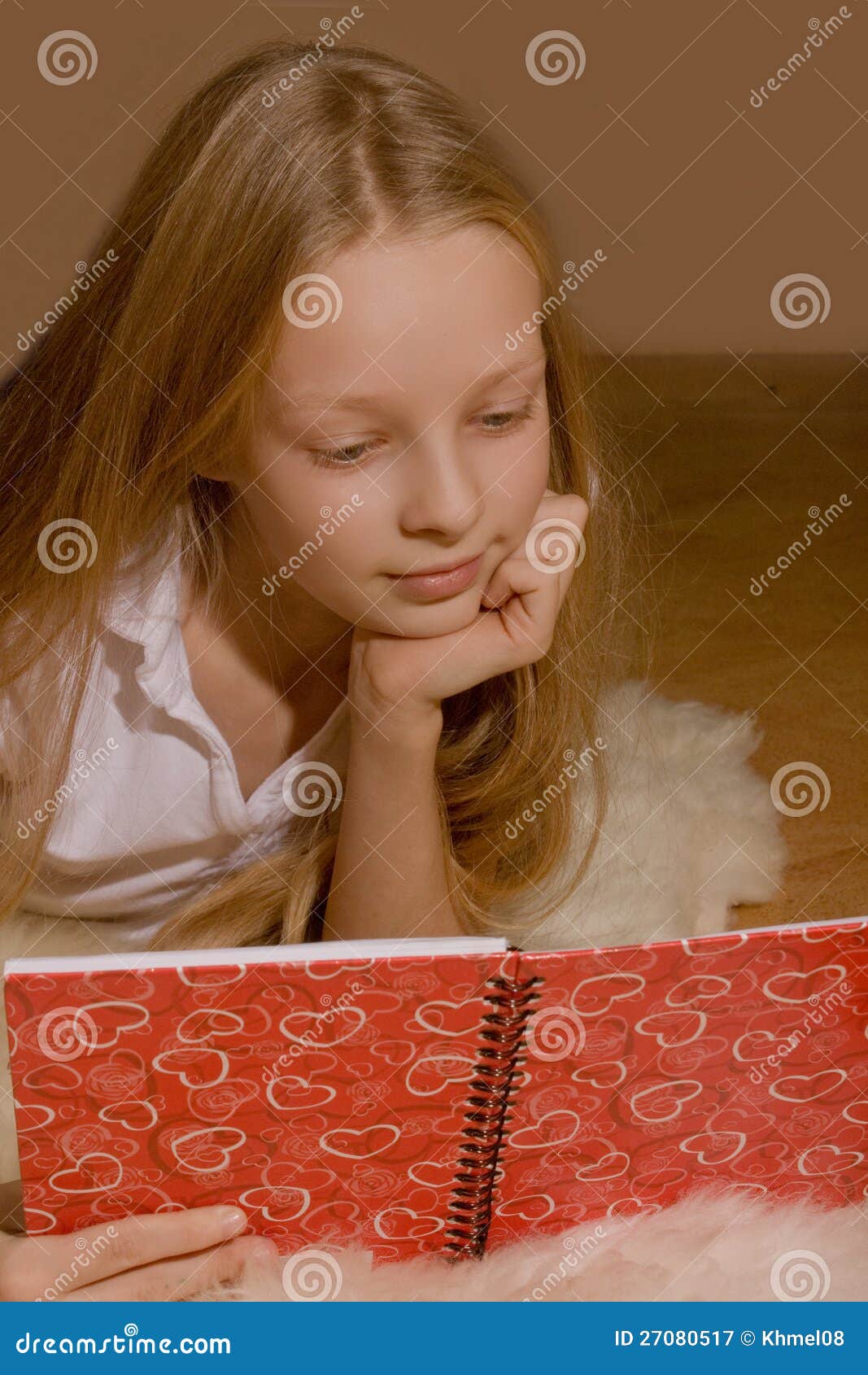The Girl is Reading the Book Stock Image - Image of book, child: 27080517