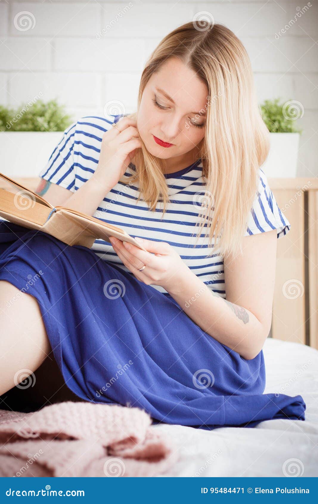 The girl is reading stock image. Image of lifestyle, happy - 95484471