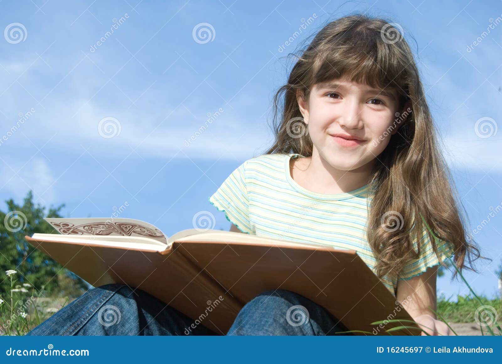 Girl Reading a Book, Outdoor Scene Stock Image - Image of eyes, nature ...