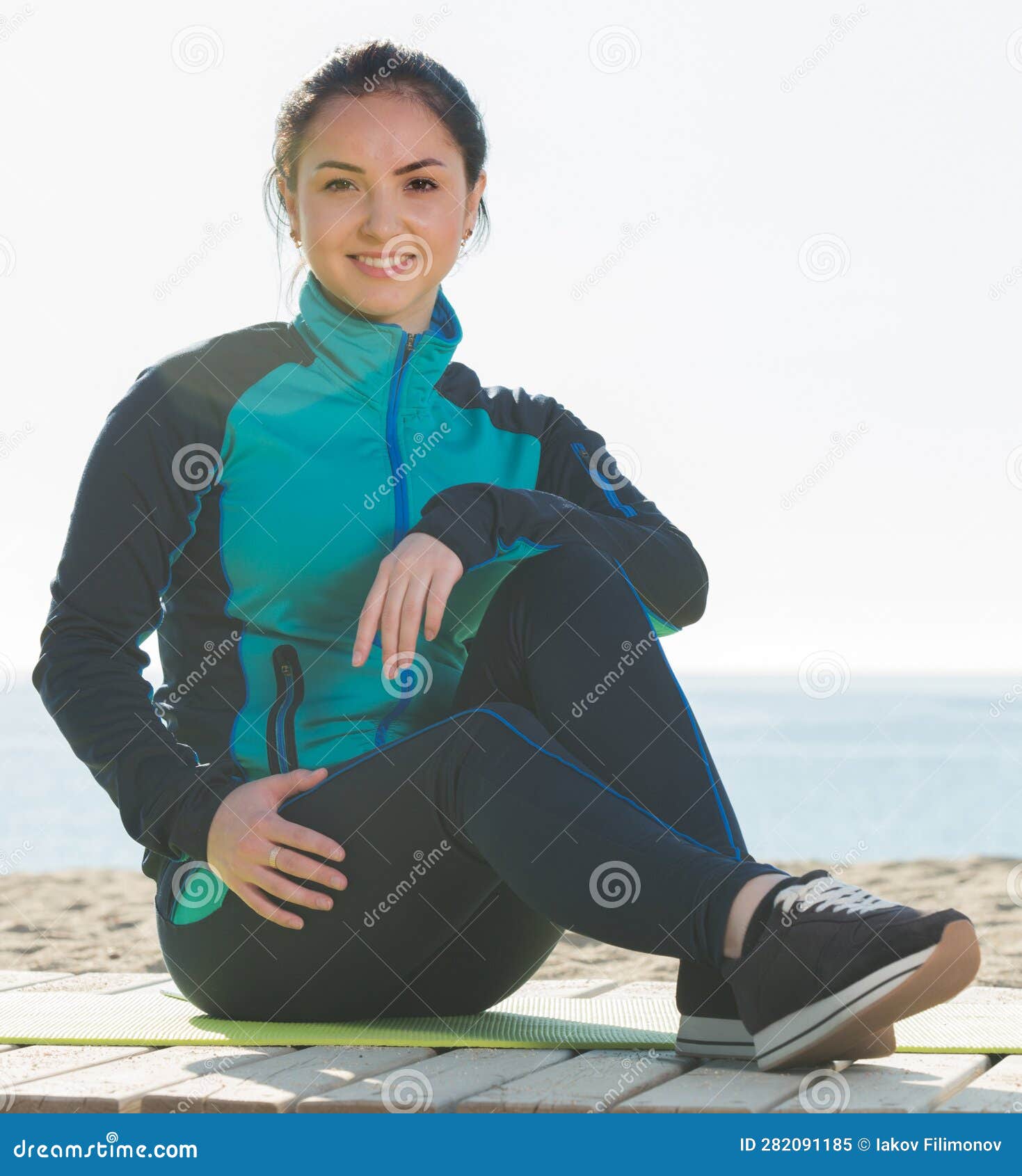 Girl Ready To Start Training Stock Image - Image of ocean, workouts ...