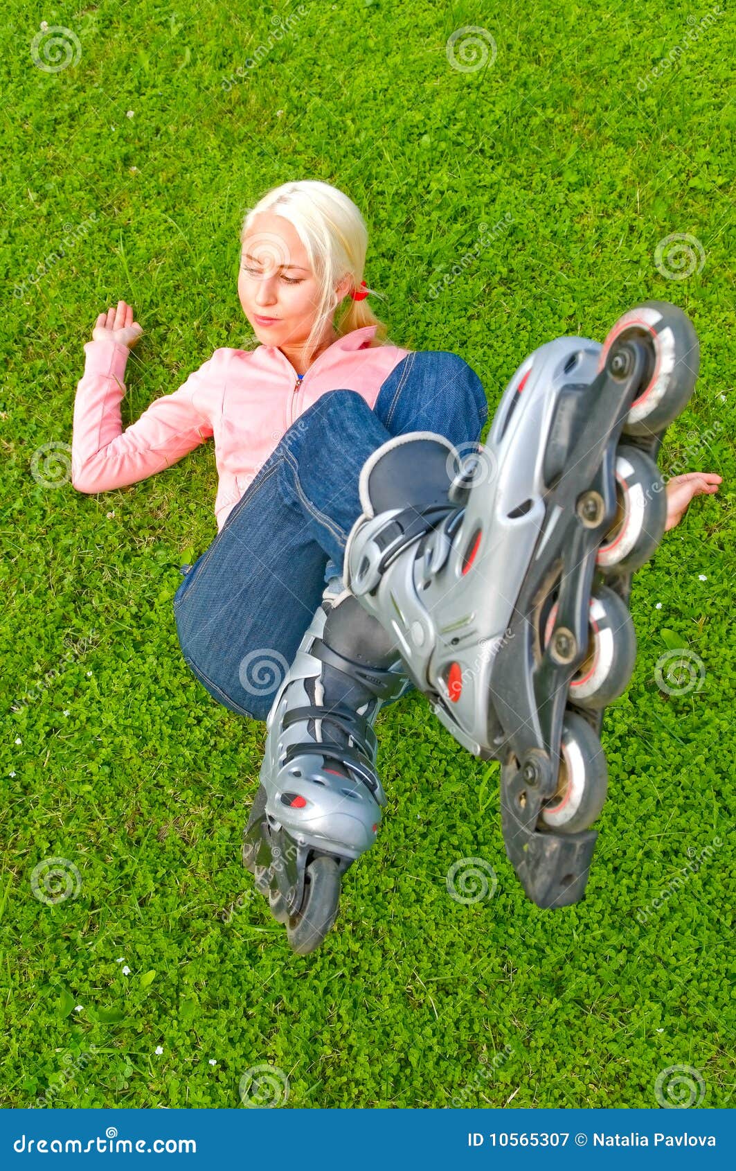 Girl with rollers stock image. Image of human, practice - 10565307