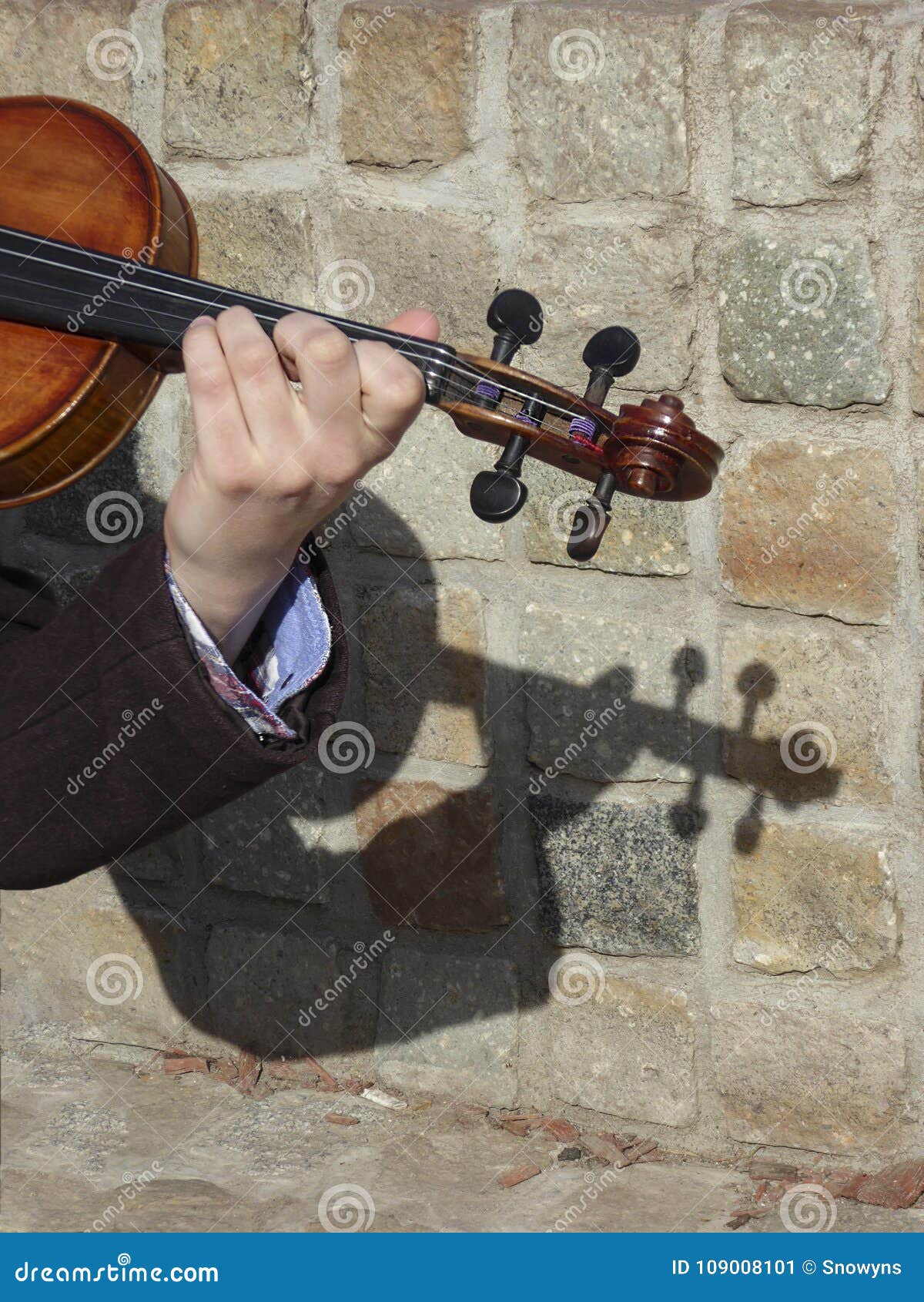 Girl`s Hand With Violin And Shadow On The Wall Stock Image - Image of ...