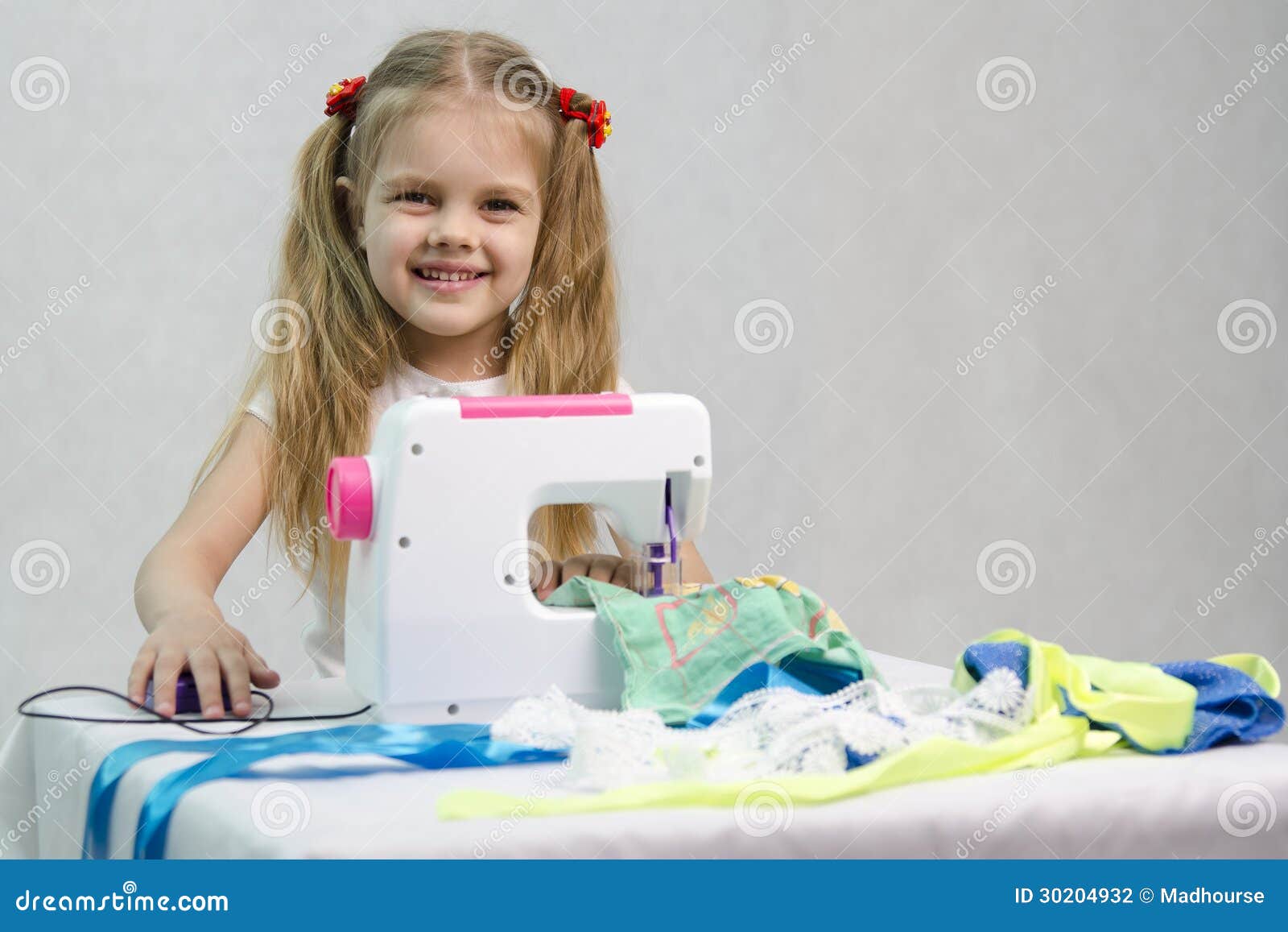 Girl Sewing on the Sewing Machine Stock Photo - Image of scarves, girl ...