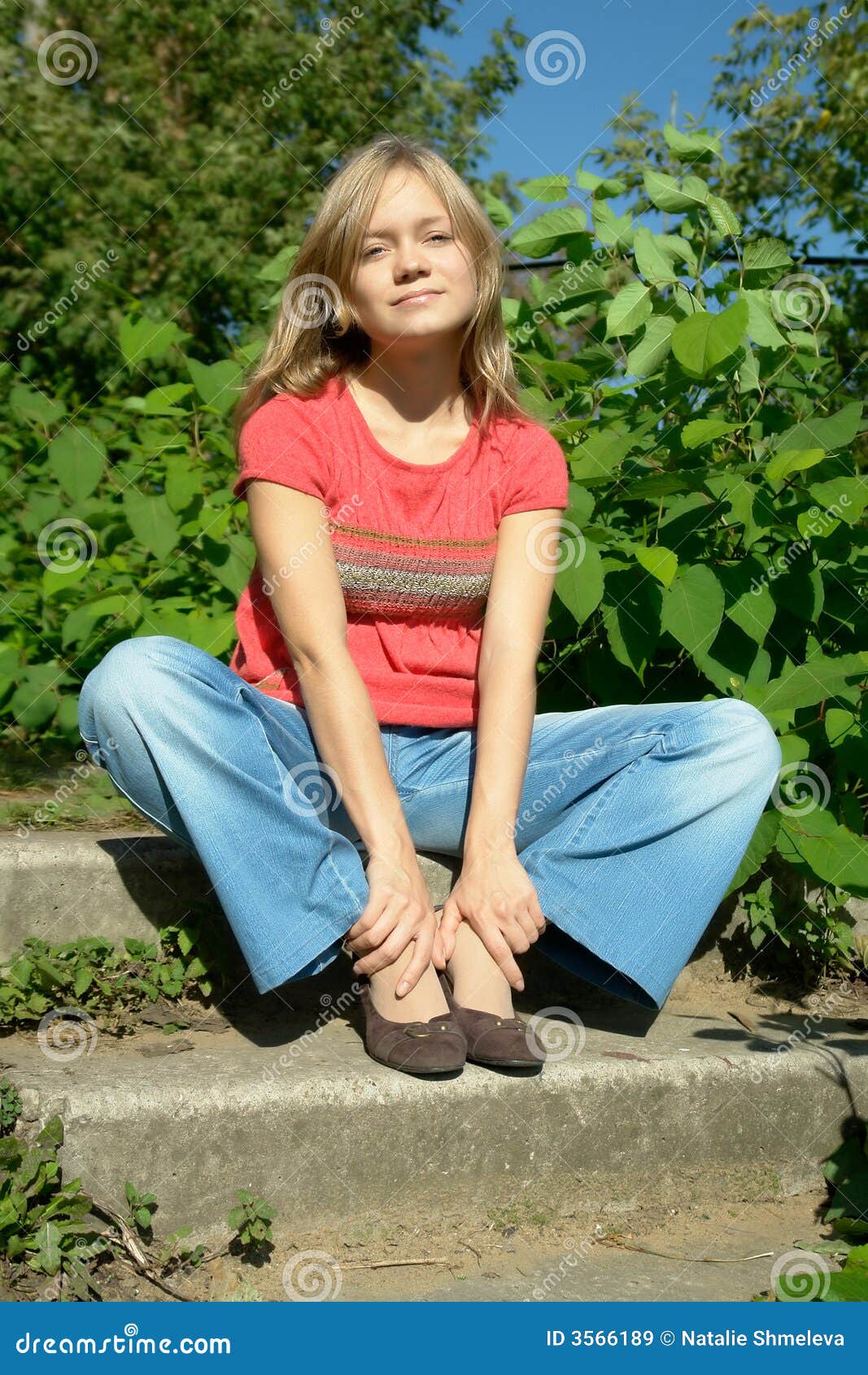 Girl sitting on footsteps stock image. Image of autumn - 3566189