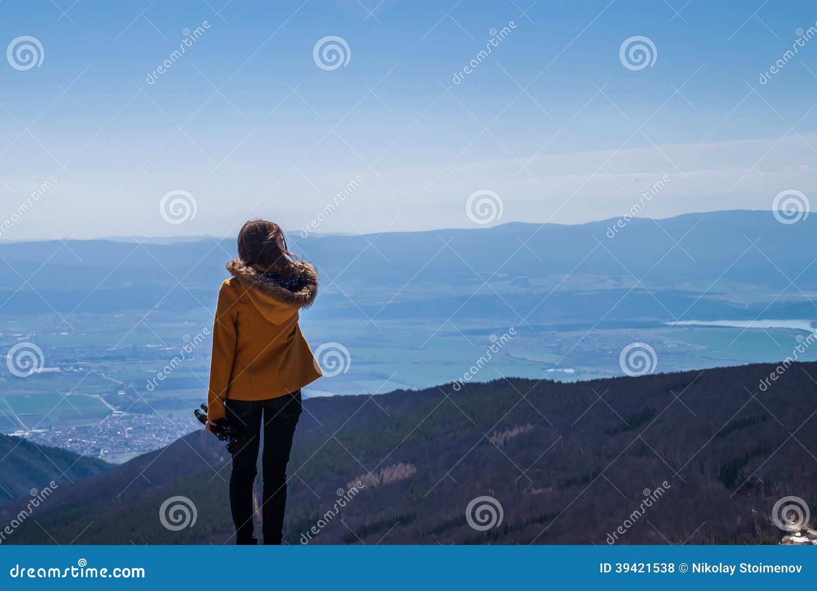 Girl standing on the edge stock photo. Image of eyes - 39421538