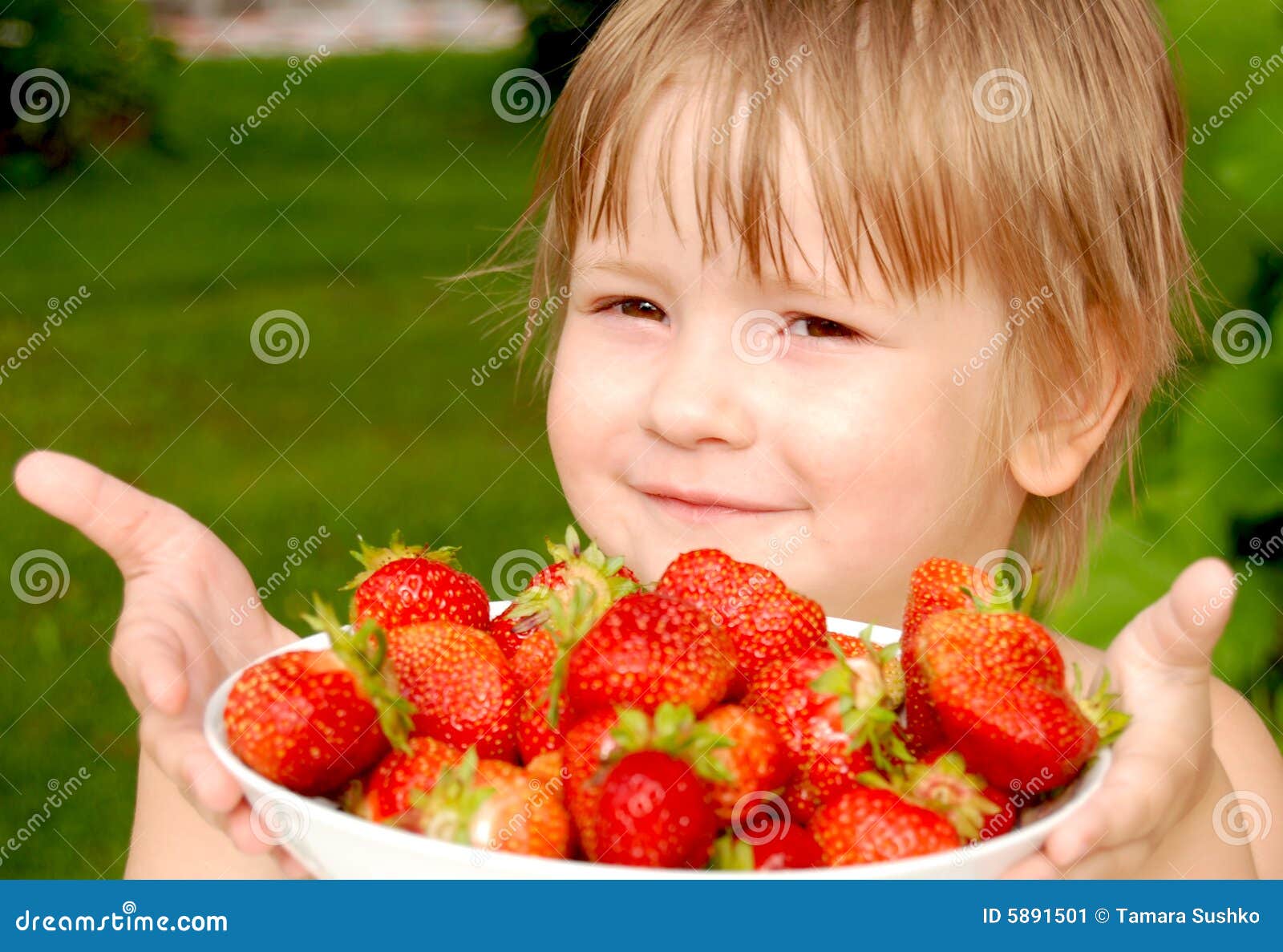 Girl with strawberry stock image. Image of girls, drink - 5891501