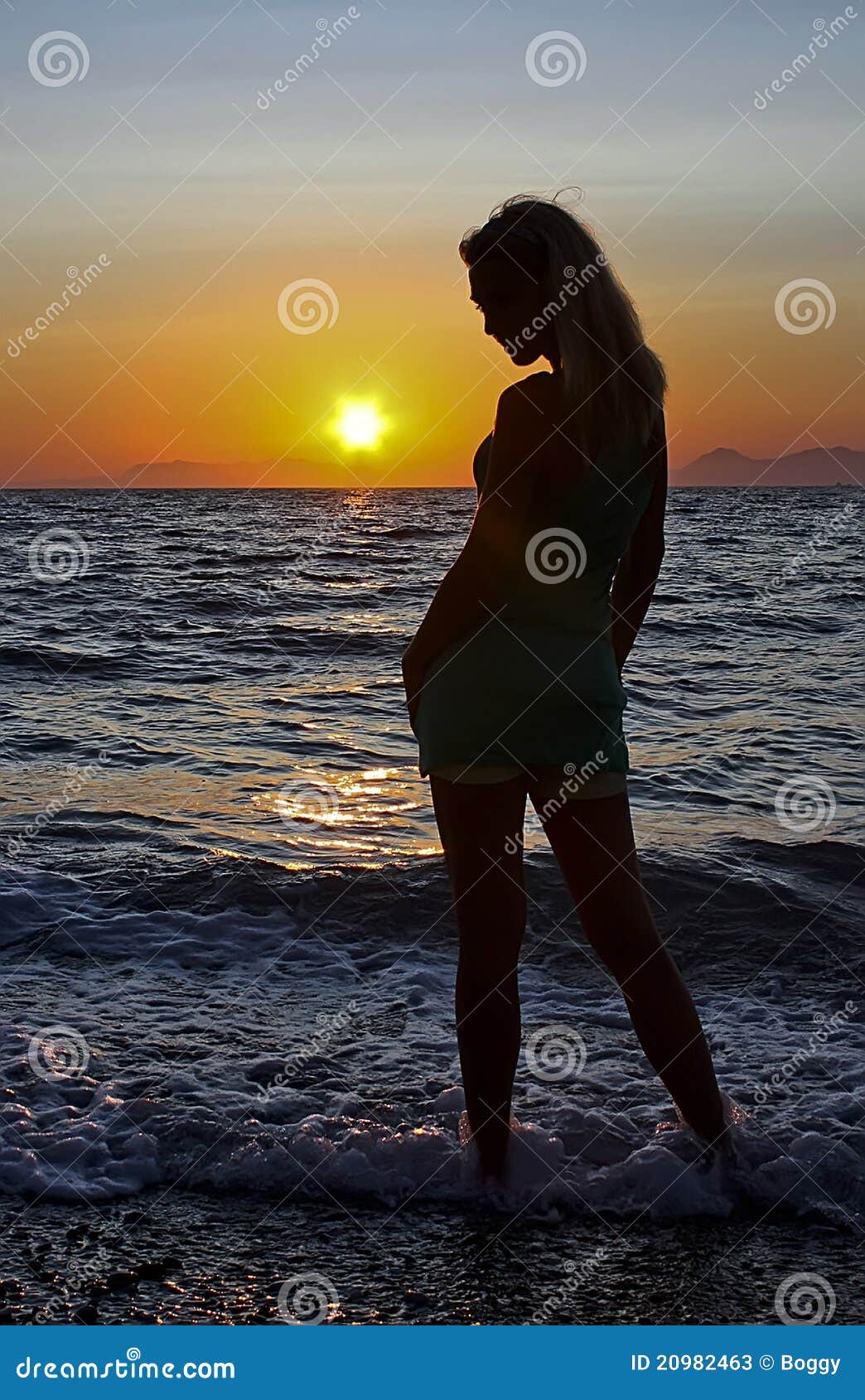 Girl in a sunset stock image. Image of horizon, healthy - 20982463