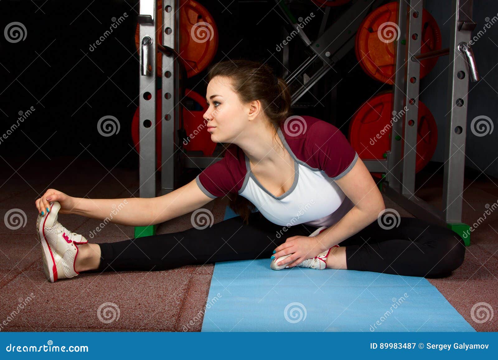 Girl train in the hall stock image. Image of leisure - 89983487