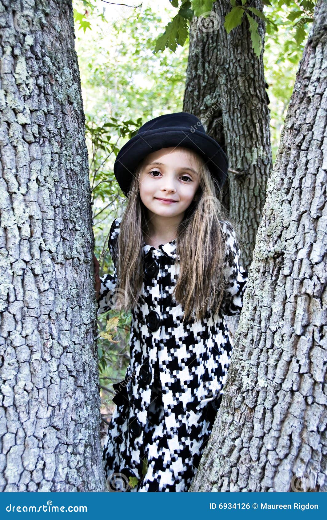 Girl in Tree stock photo. Image of childhood, people, face - 6934126