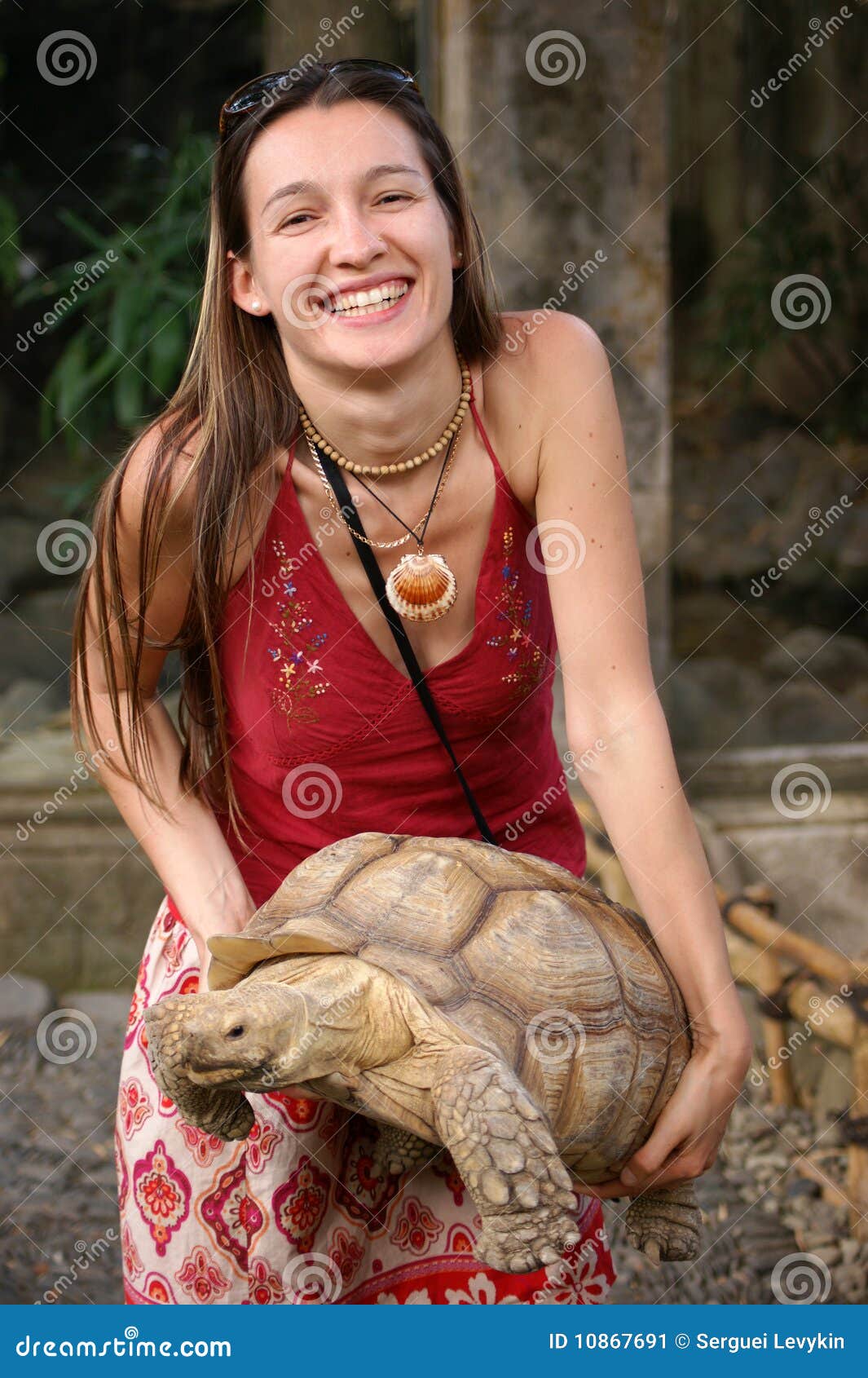 Girl with turtle stock image. Image of reptile, hair - 10867691