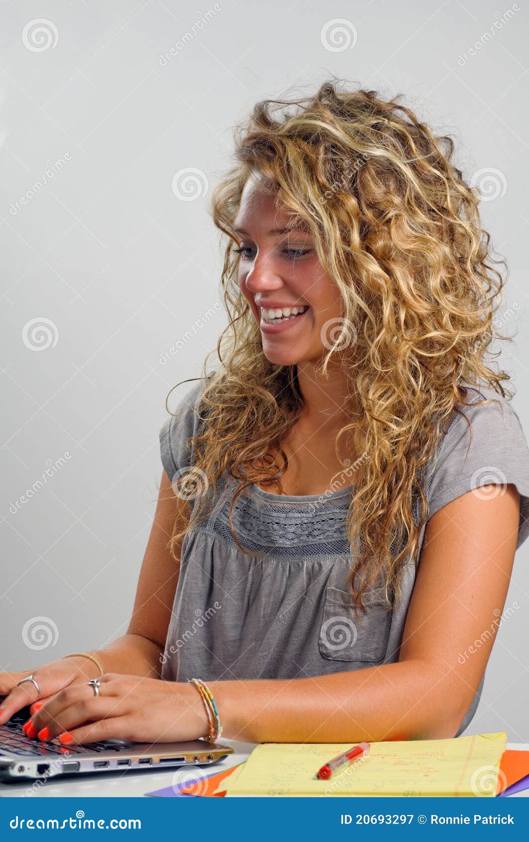 Girl typing on computer stock image. Image of woman, pretty - 20693297