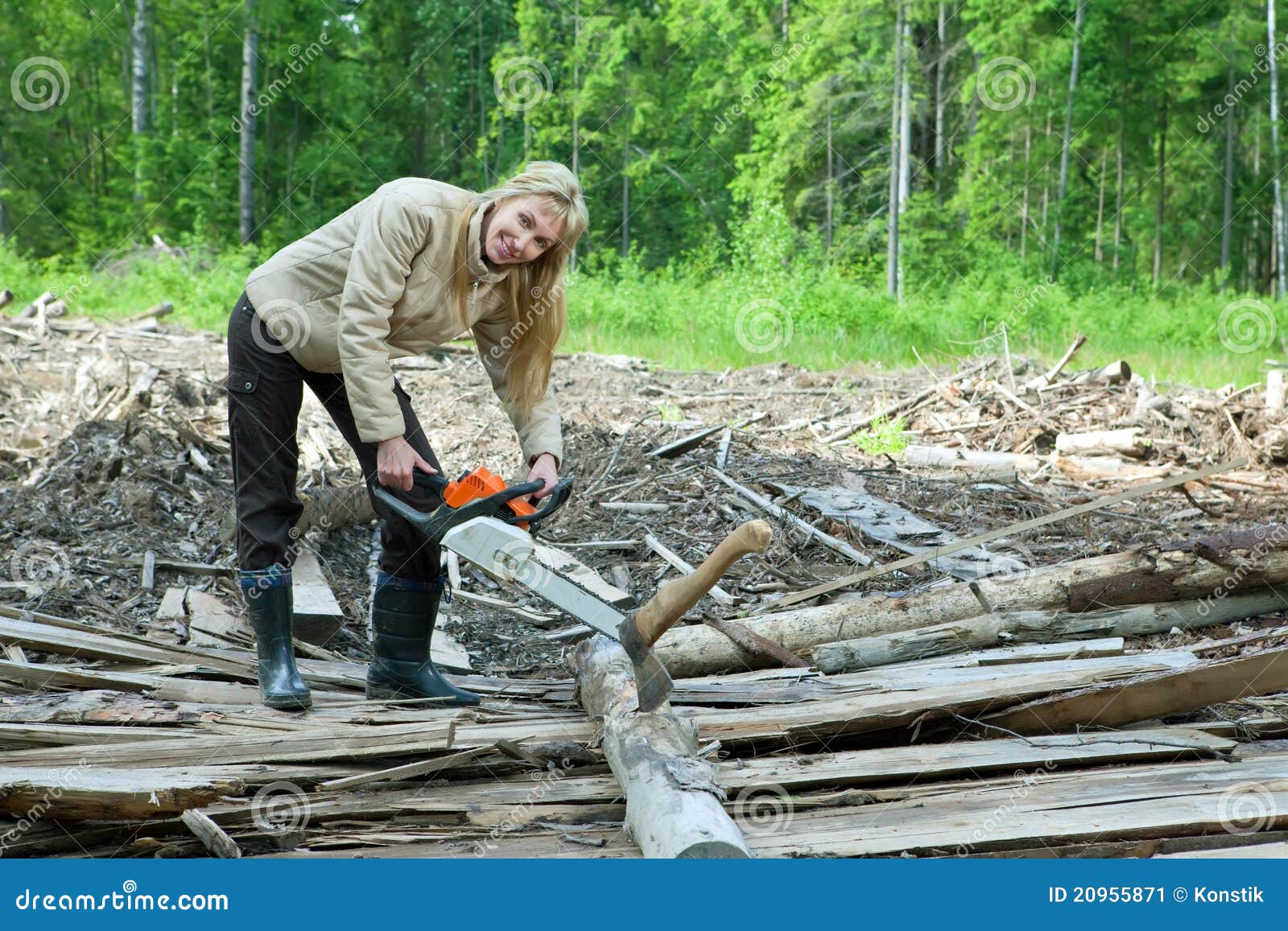 The Girl in Wood Works As a Saw Stock Image - Image of work, hand: 20955871
