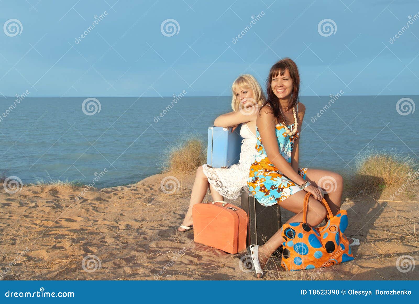 Girls arrived at the beach stock photo. Image of vacation - 18623390