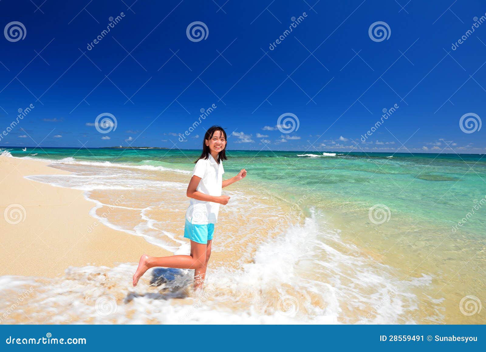 Girls enjoy the sun stock image. Image of asia, happiness - 28559491