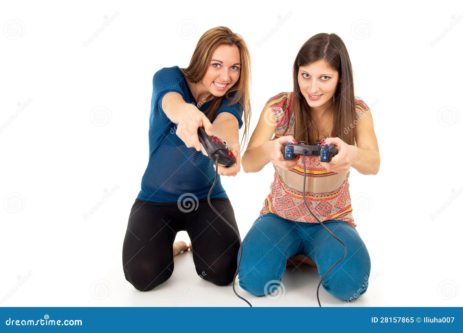 Girls play video games stock image. Image of defeat, girl - 28157865