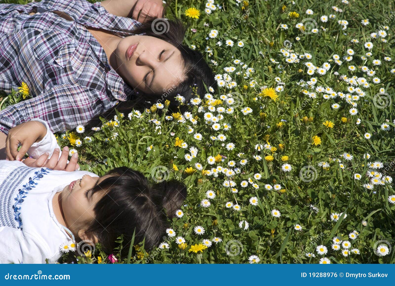 Girls Sleeping Amongst Daisies in a Meadow Stock Photo - Image of ...