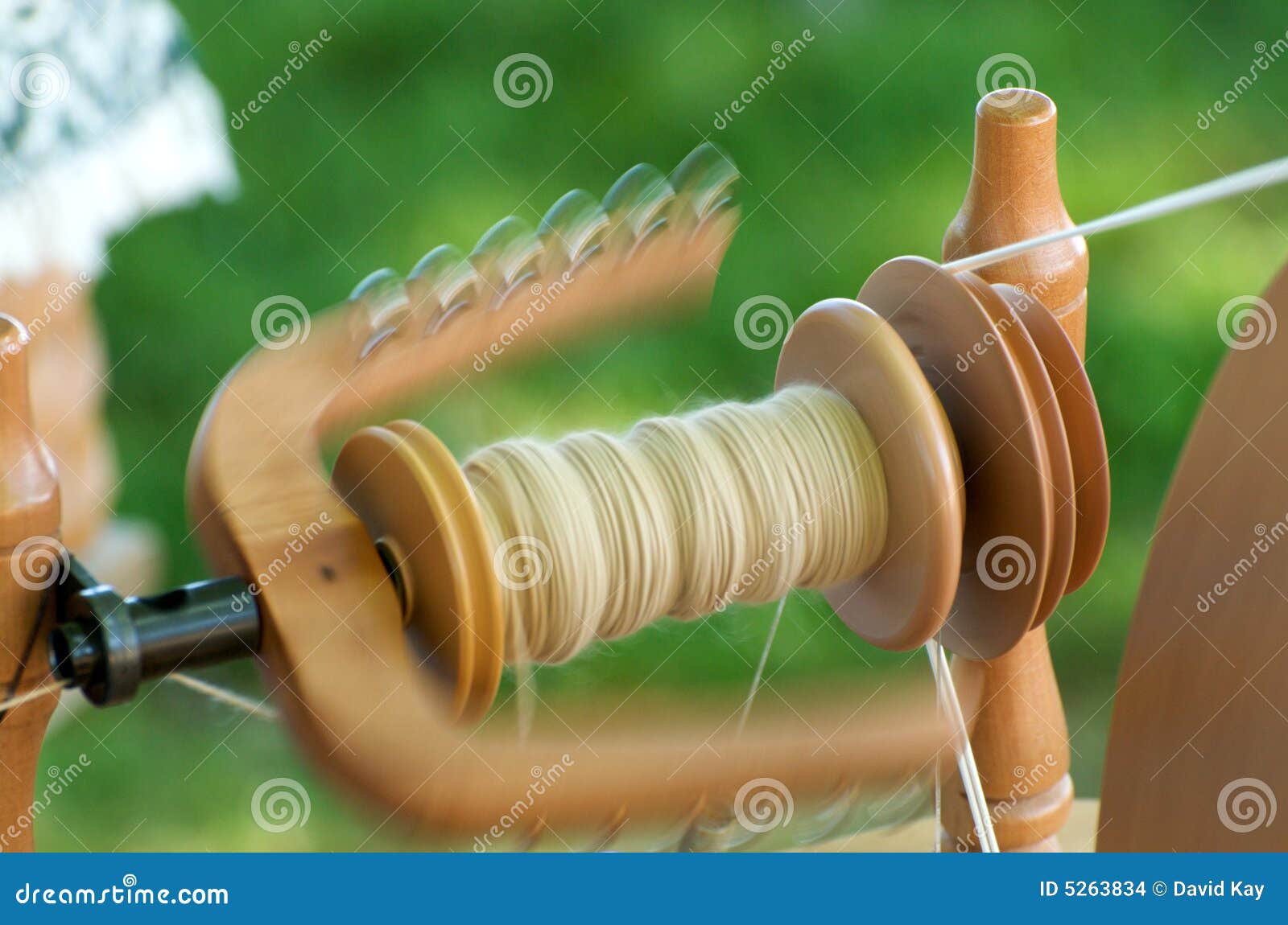Giro Tradicional Del Hilado Foto de archivo - Imagen de lanas ...
