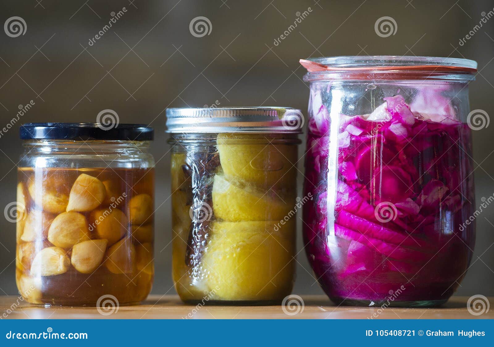 Gisting stock afbeelding. Image of bieten, kruiken, azijn - 105408721