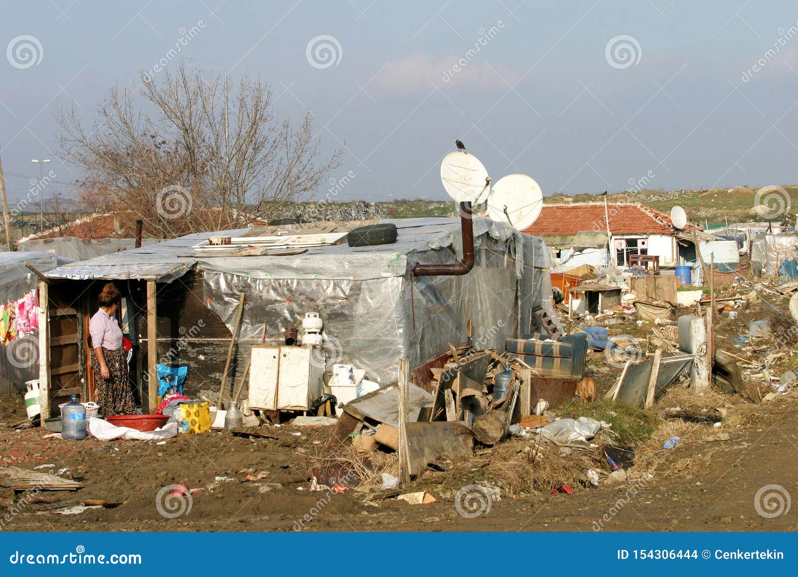 Gitans au camp gitan image stock éditorial. Image of romani - 154306444