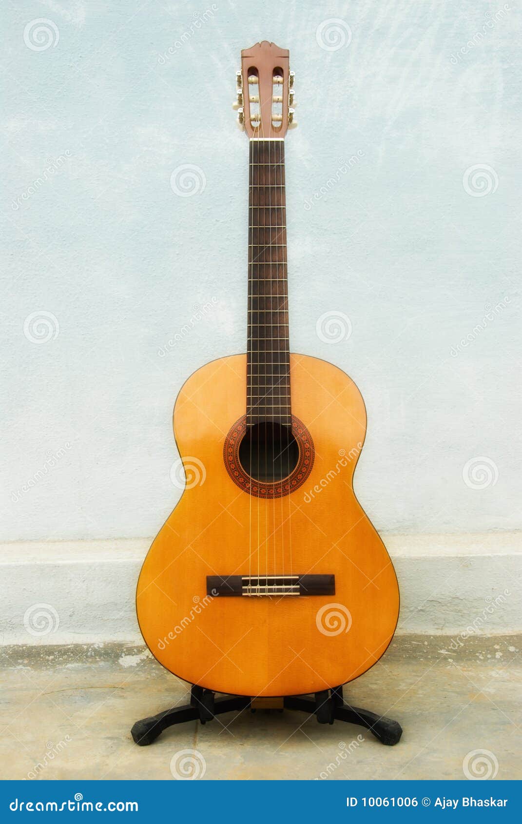 Gitarr arkivfoto. Bild av ljud, orange, medf8ort, konsert - 10061006