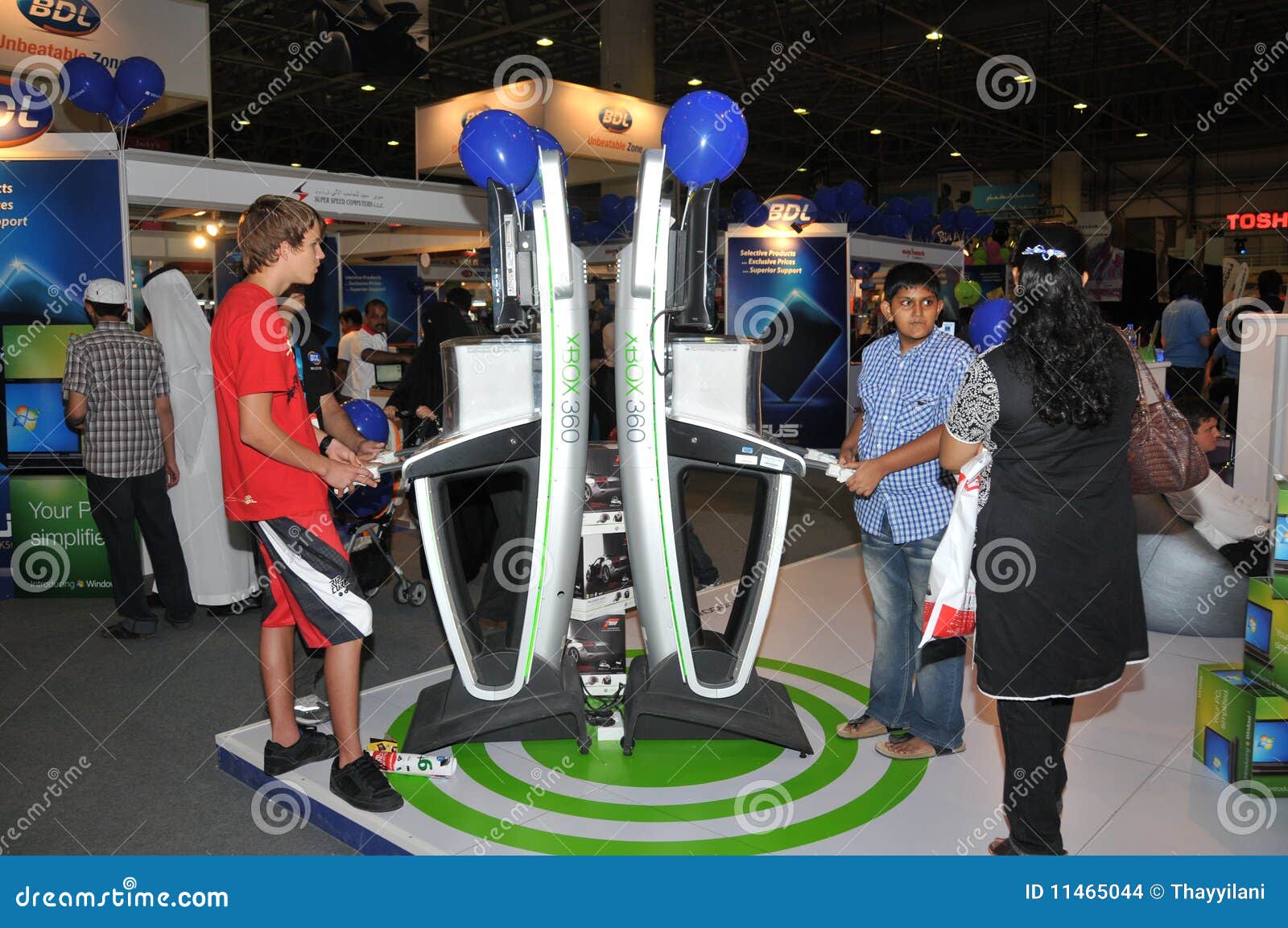 GITEX 2009 - Children Playing New Xbox 360 Editorial Stock Image ...