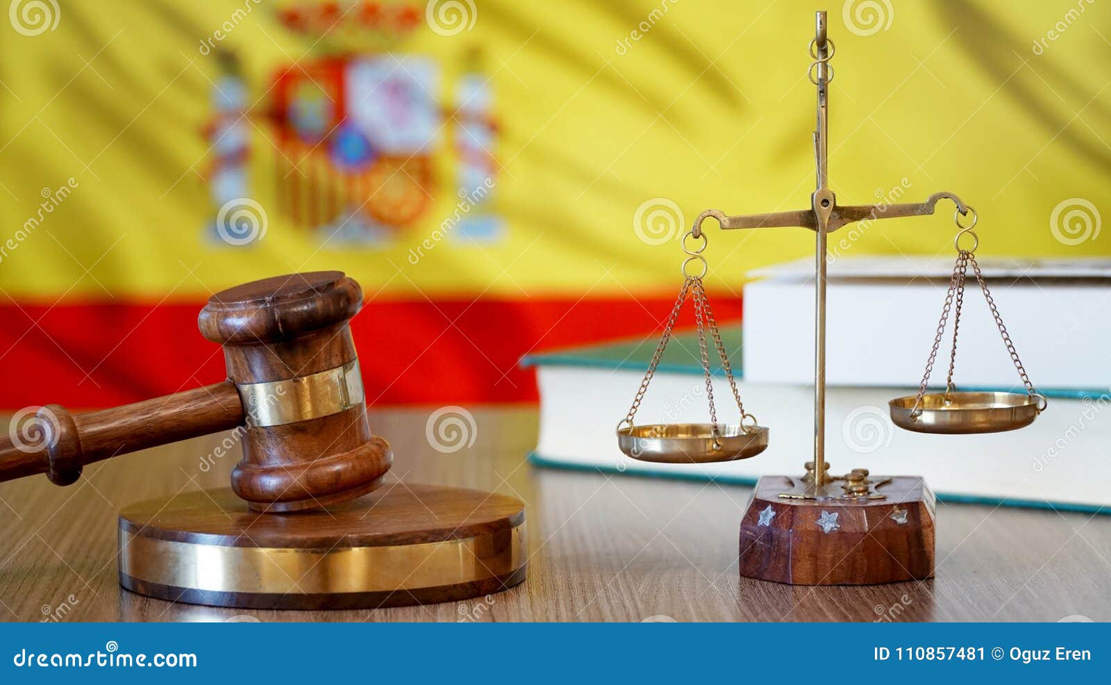 Giustizia Per Le Leggi Della Spagna Nella Corte Spagnola Immagine Stock ... Giustizia Per Le Leggi Della Spagna Nella Corte Spagnola Immagine Stock ...