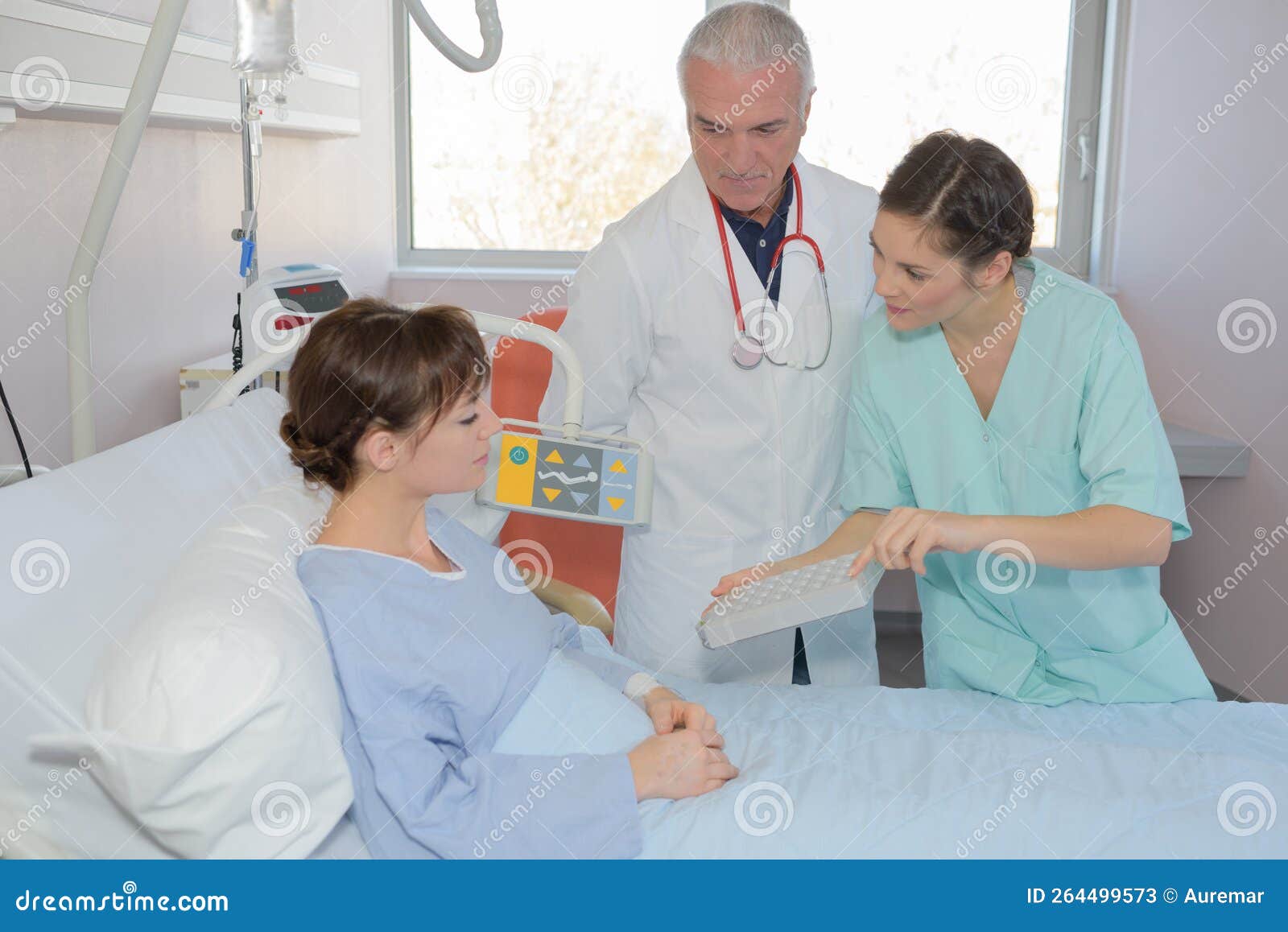 She Giving Medical Instructions Stock Image - Image of observe, patient ...