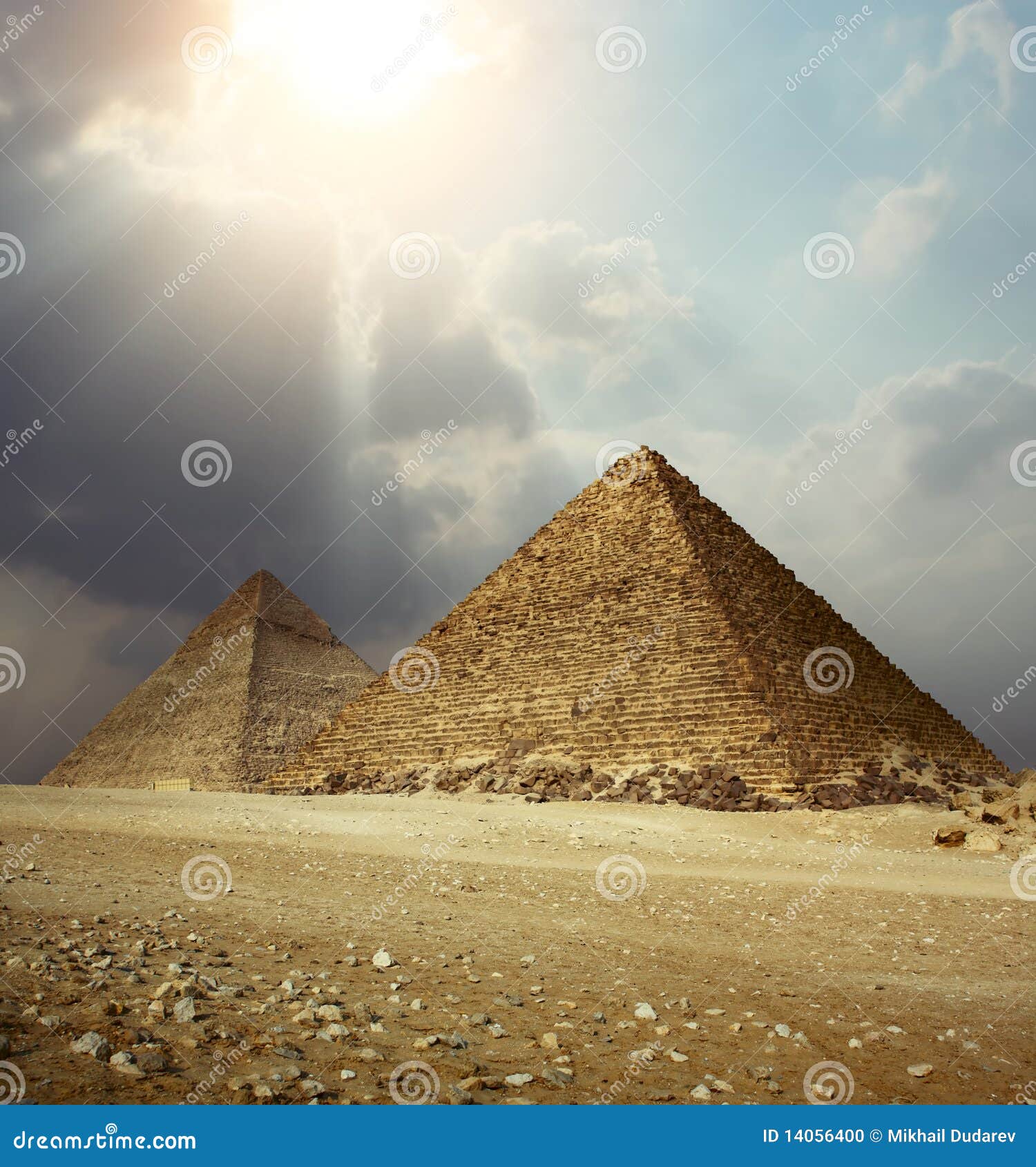 Giza pyramider arkivfoto. Bild av gammal, gammalt, axeln - 14056400