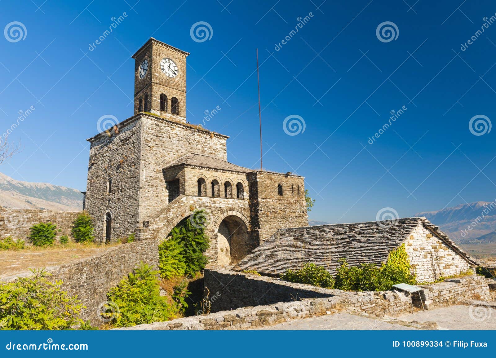 Gjirokaster fotografia stock. Immagine di esterno, limite - 100899334