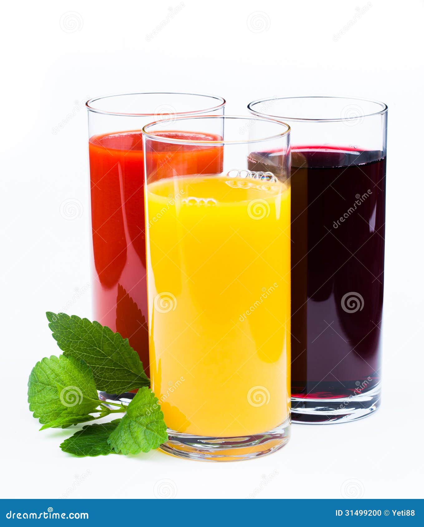 Gläser Saft Lokalisiert Auf Weiß Stockfoto - Bild von glaswaren ...