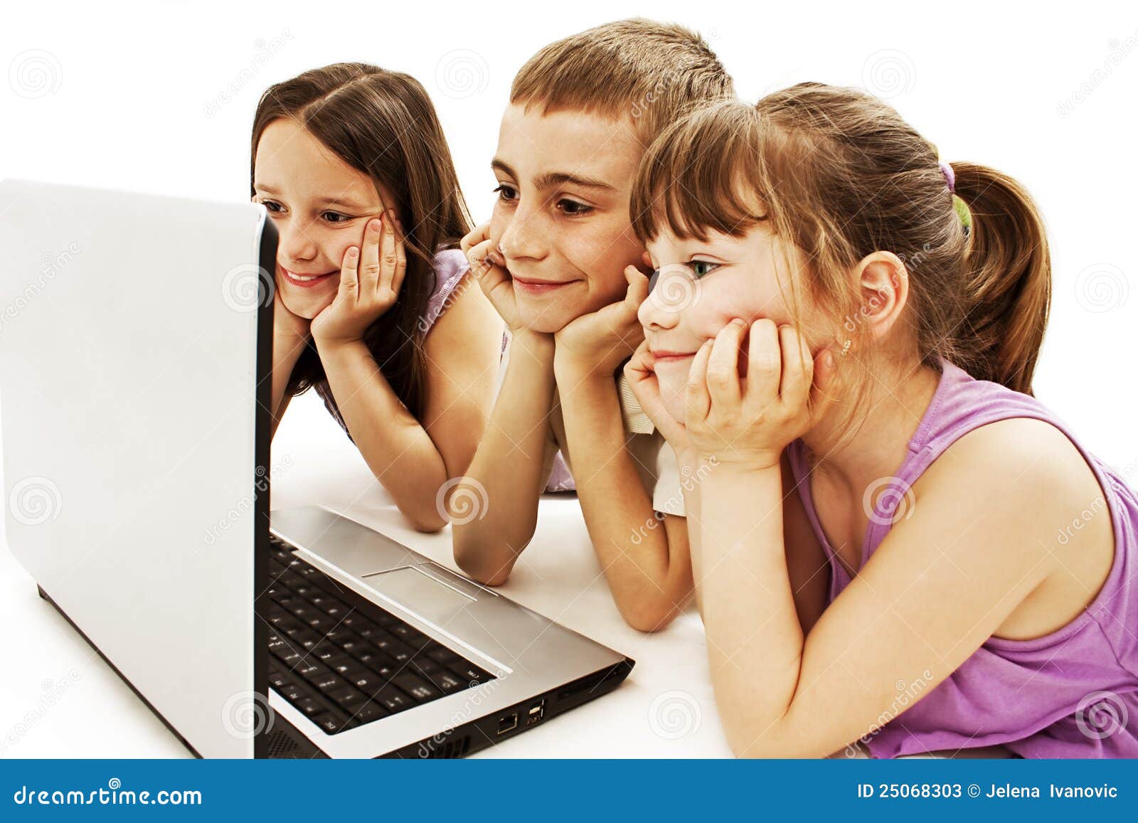 Glückliche Kinder Mit Laptop-Computer Stockbild - Bild von lügen ...