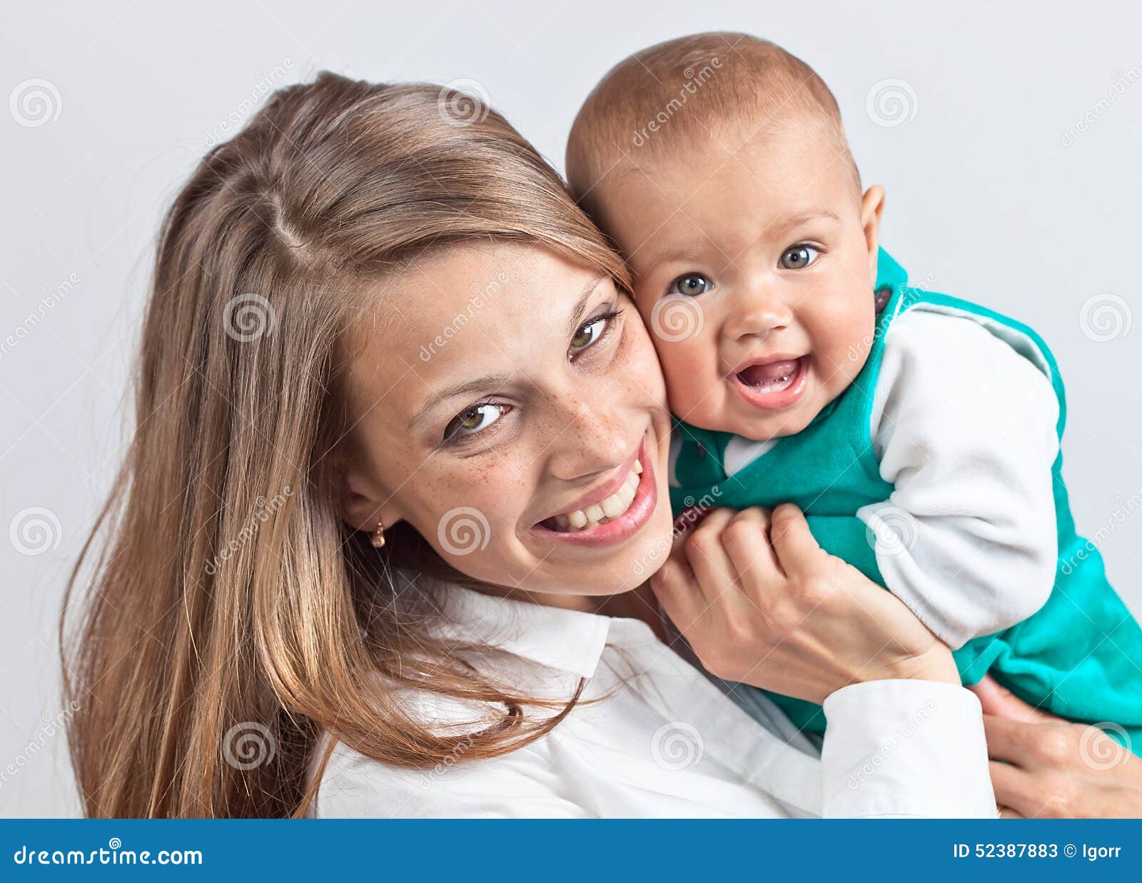 Glückliche Mama Mit Dem Baby Stockbild - Bild von leben, kindheit: 52387883