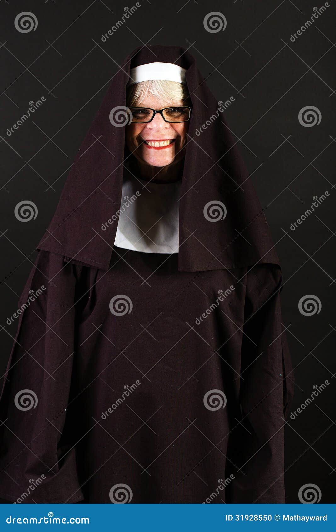 Glückliche Nonne stockfoto. Bild von christ, fromm, katholisch - 31928550