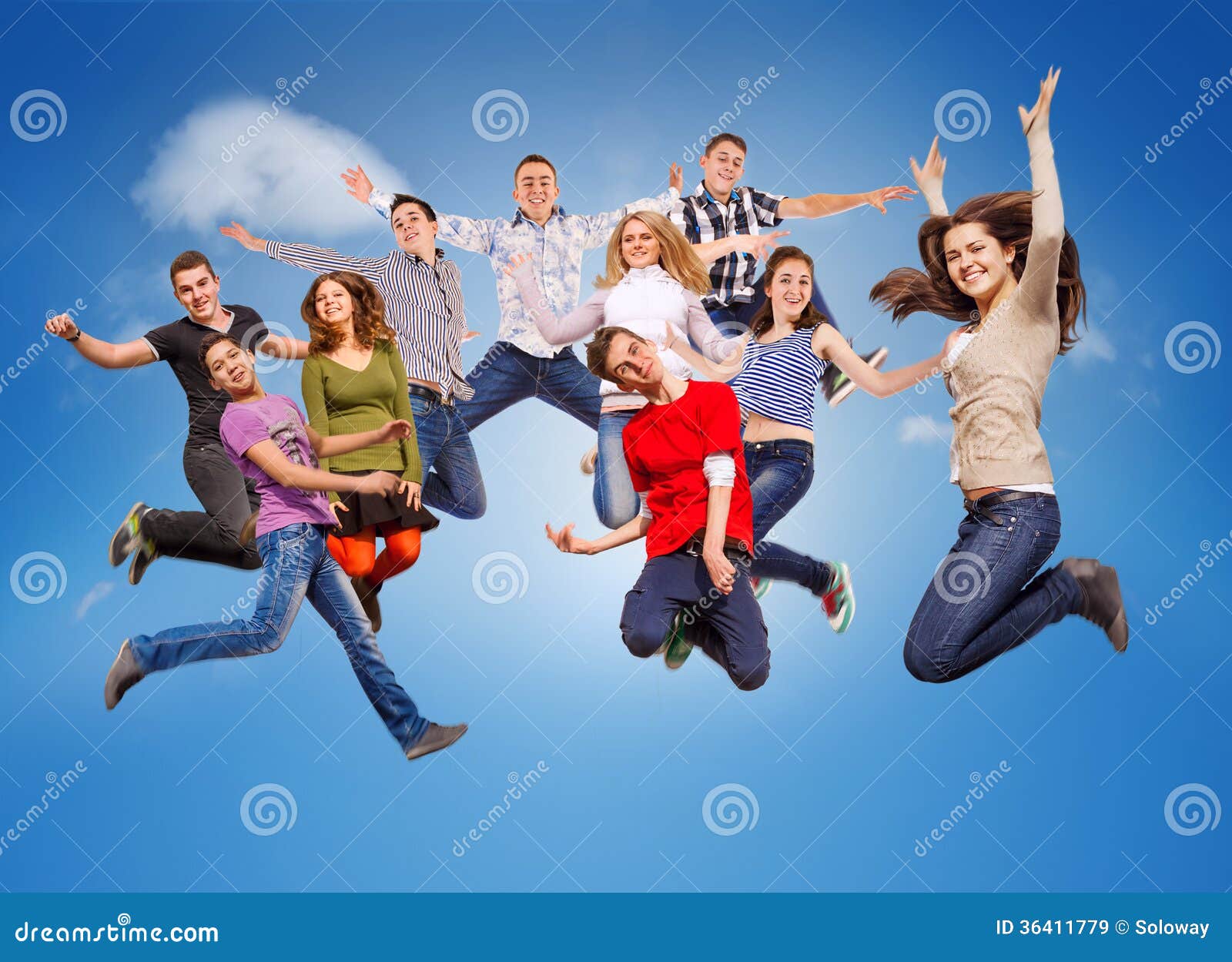 Glückliche Springende Jugendliche Stockbild - Bild von kaukasisch ...