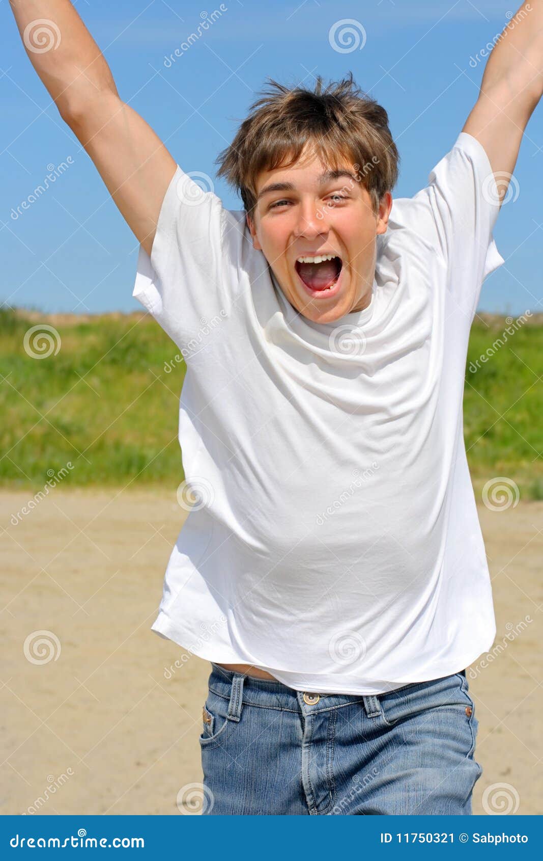 Glücklicher Jugendlicher stockbild. Bild von kleidung - 11750321