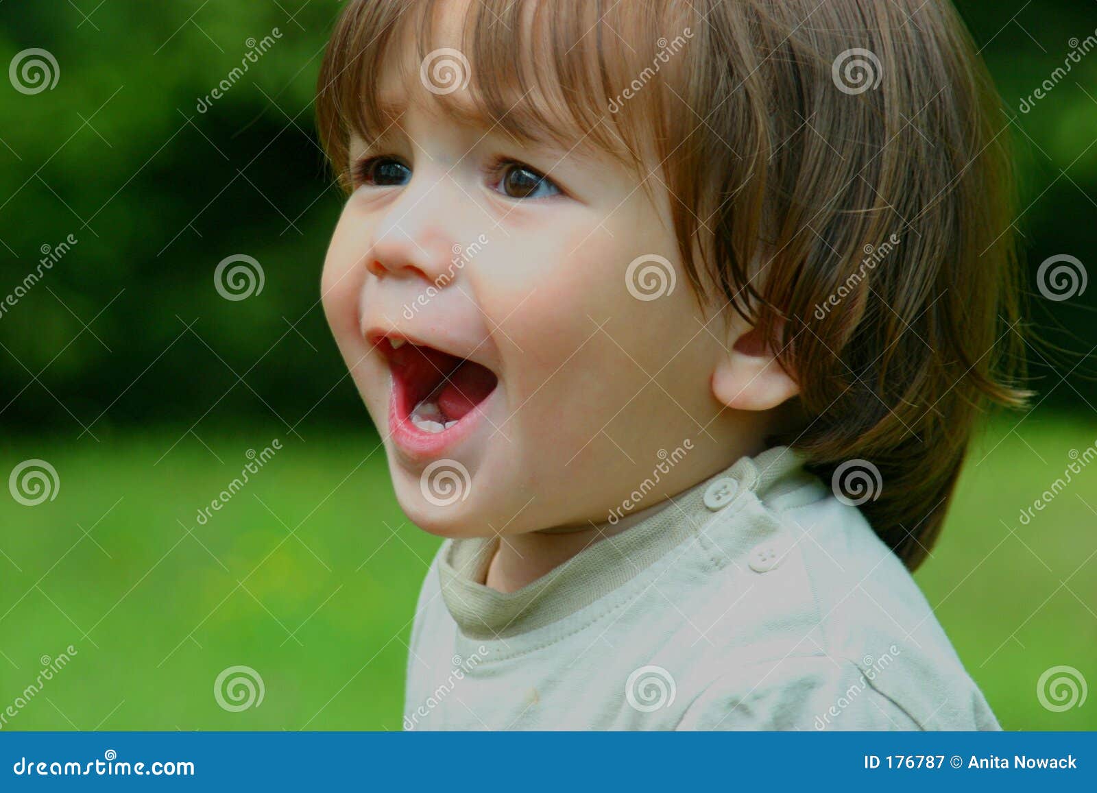 Glückliches Kind stockbild. Bild von fröhlich, junge, spiel - 176787