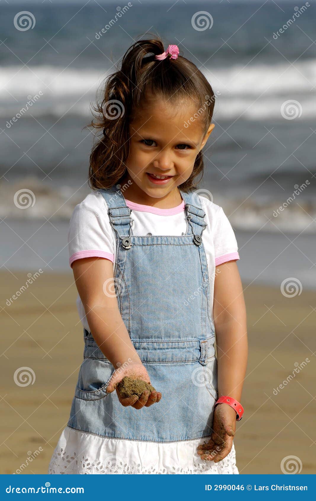 Glückliches Kind Auf Strand Stockfoto - Bild von kind, kindheit: 2990046